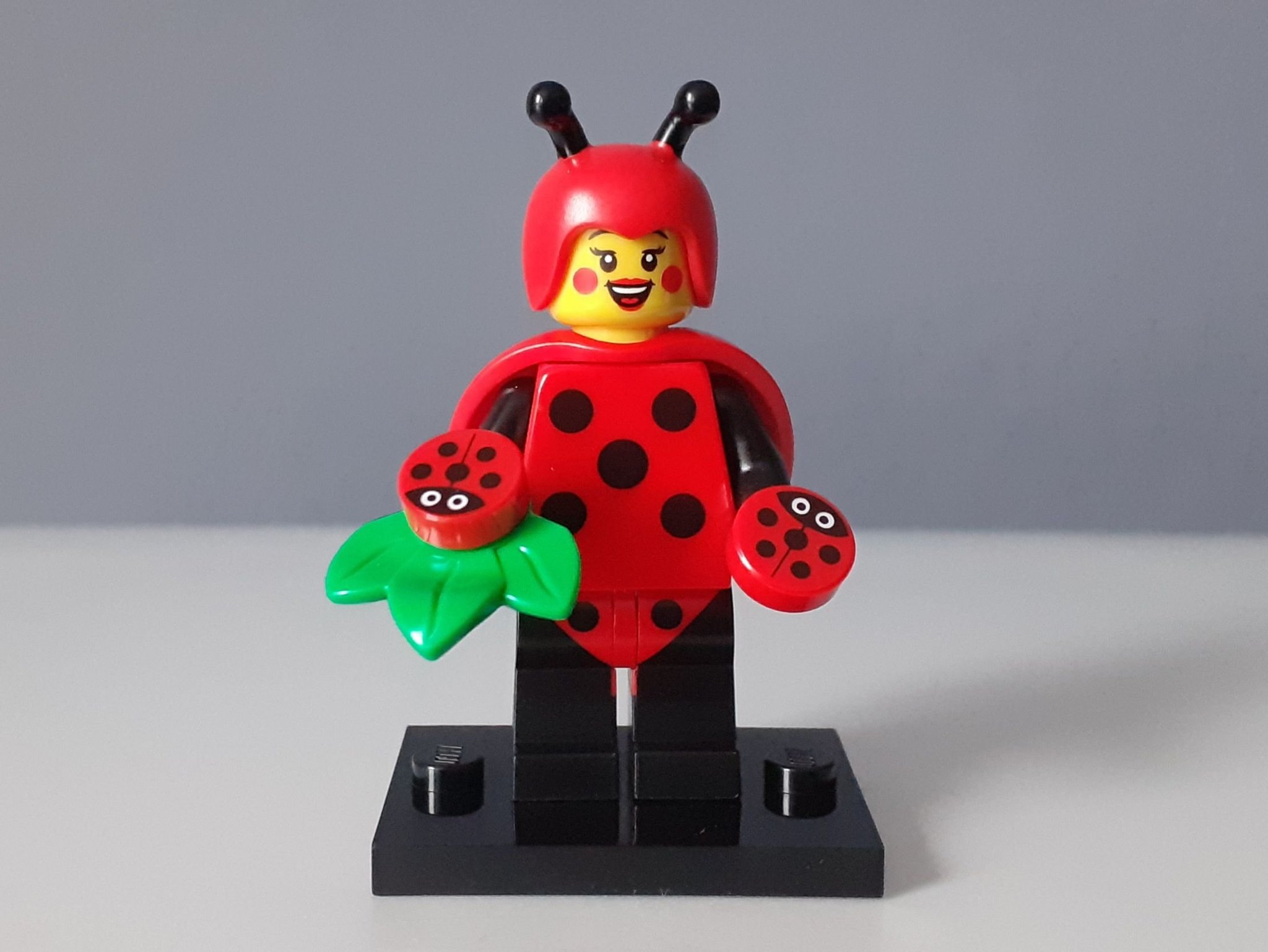 Lego CMF Series 21 Ladybug Girl Nyckelpiga Tjej.. | Köp på Tradera ...