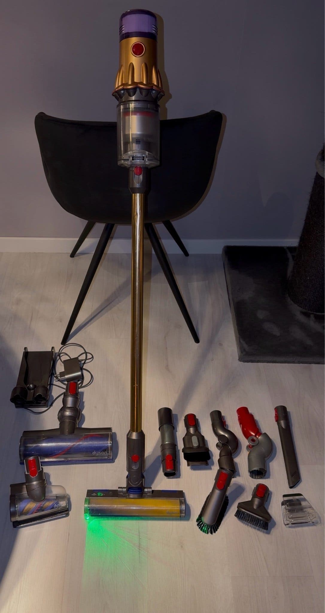 Se produkter som liknar Dyson V12 Detect Slim Absolut.. på Tradera ...