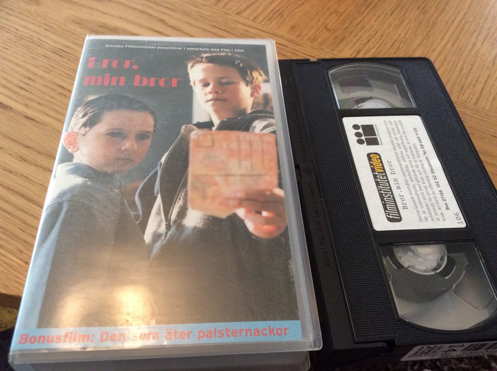 BROR MIN BROR HYR VHS film i väst | Köp på Tradera (318097412)