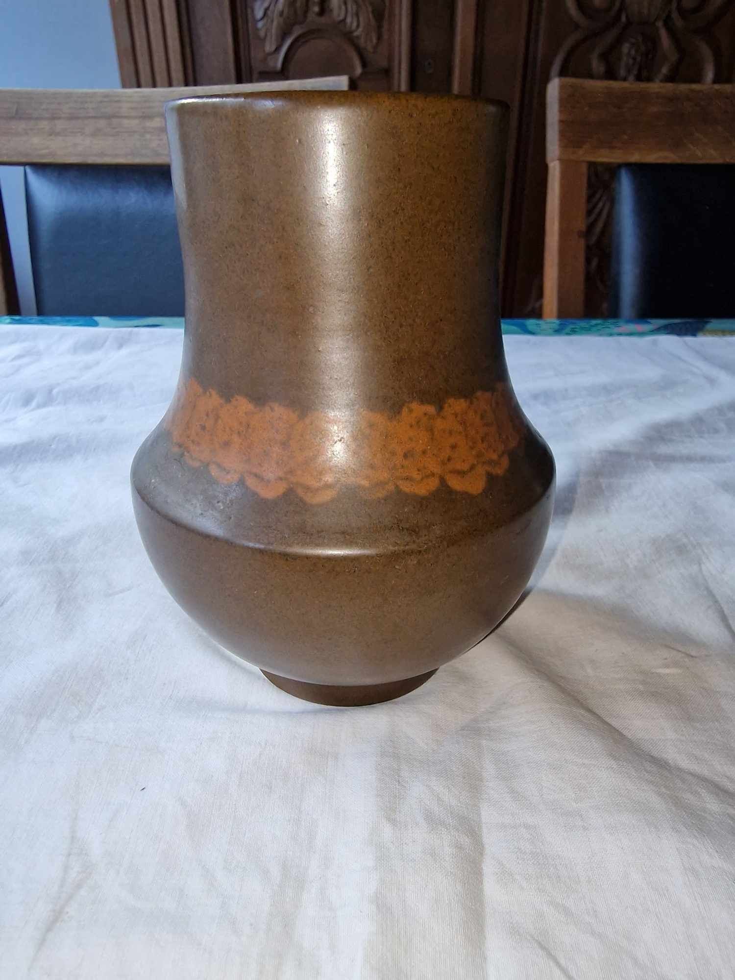 Se produkter som liknar Ekeby 2029 brun vas. Höjd cir.. på Tradera ...