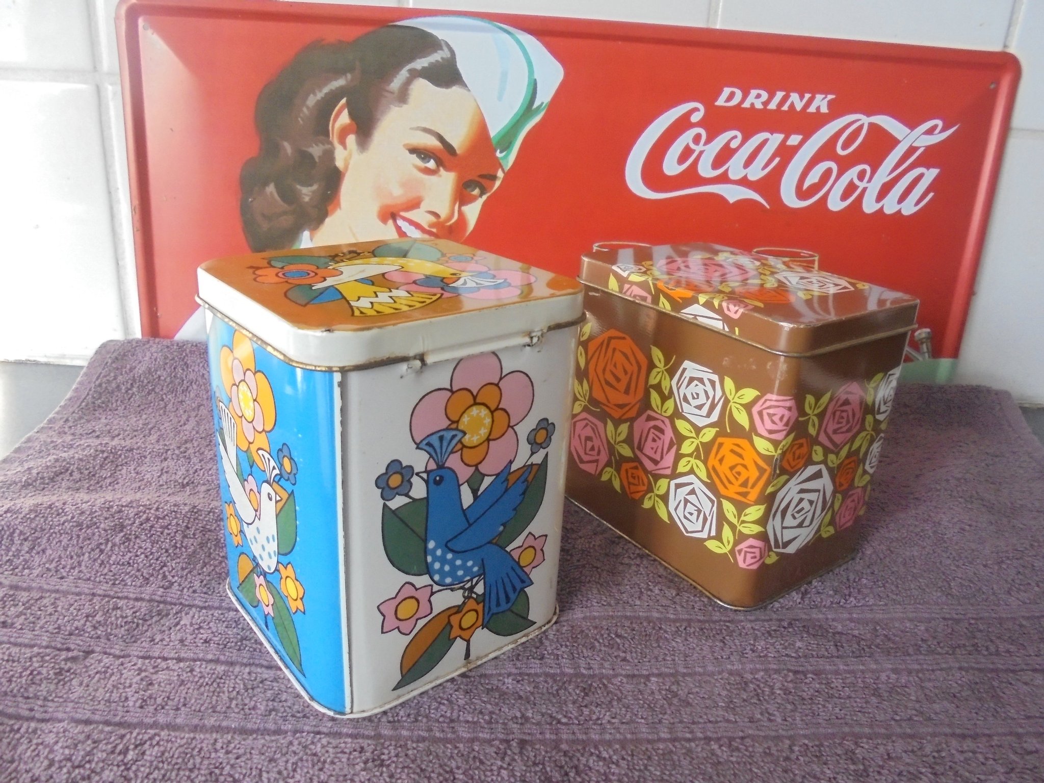 Se produkter som liknar 2 design-burkar från England .. på Tradera ...