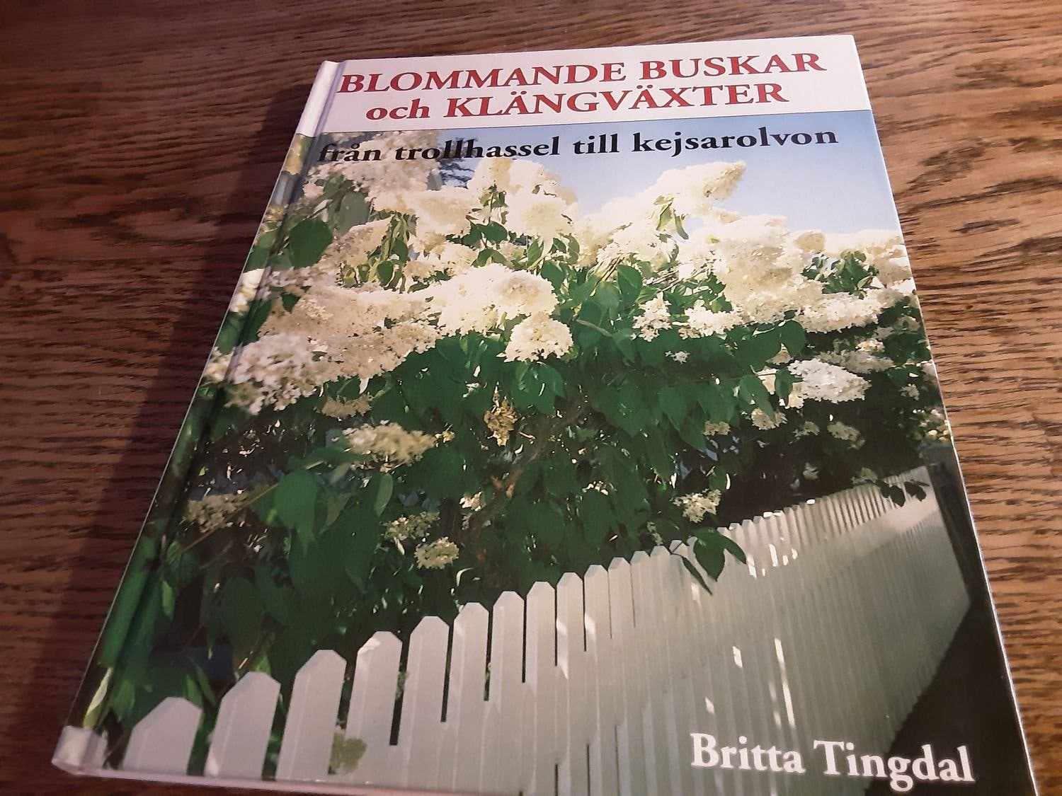 Inbunden bok av BRITTA TINGDAL. BLOMMANDE BUSKA.. | Köp på Tradera ...