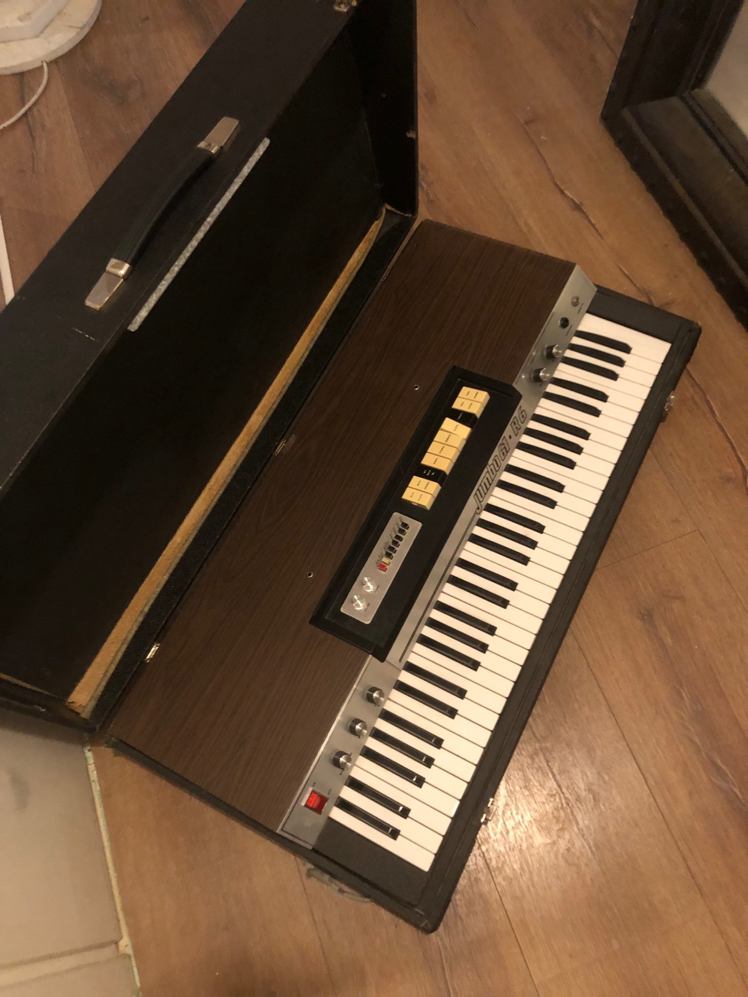 Se produkter som liknar GEM Jumbo 61 r6 (Vintage organ) på Tradera ...