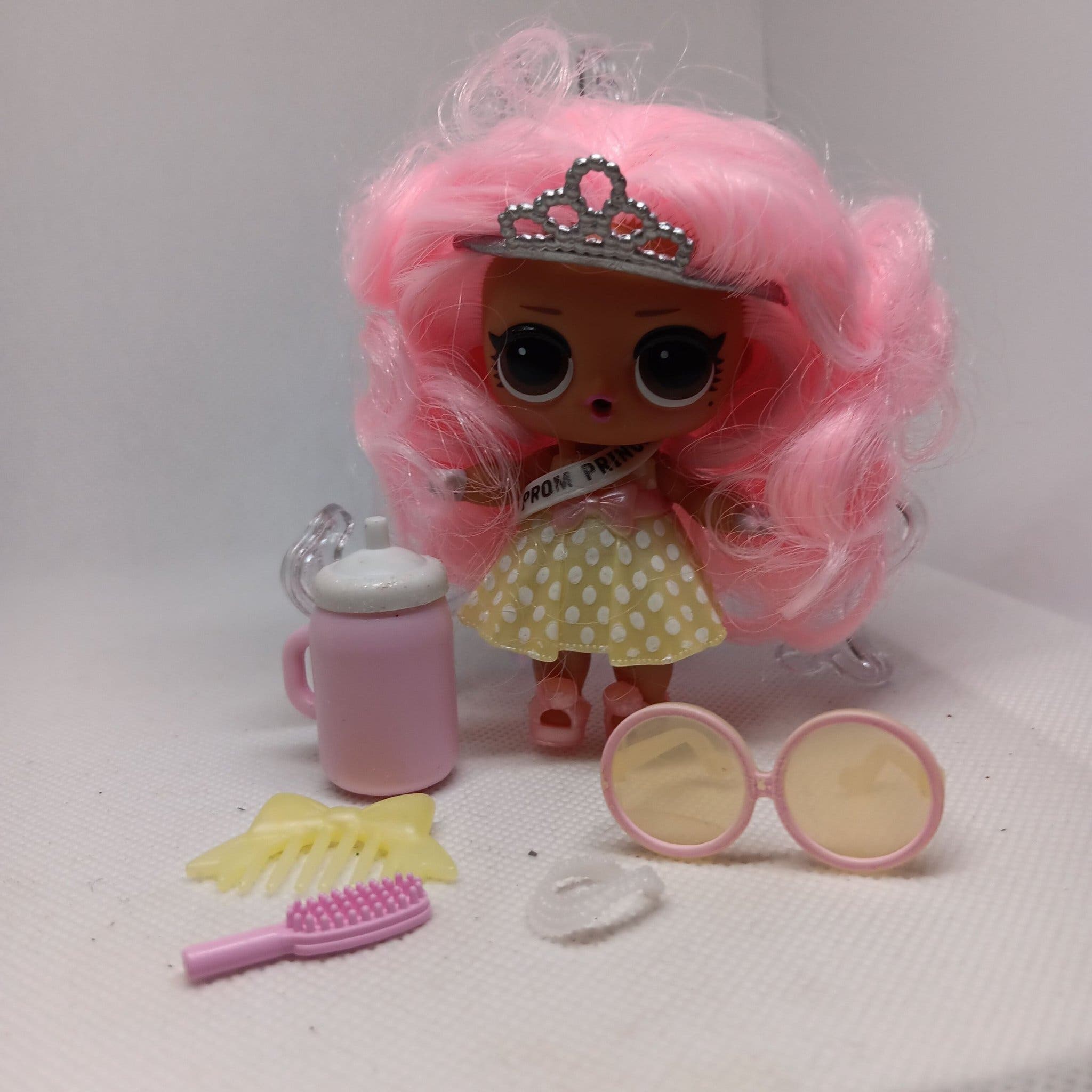 Se produkter som liknar LOL Surprise Prom Princess Do.. på Tradera ...