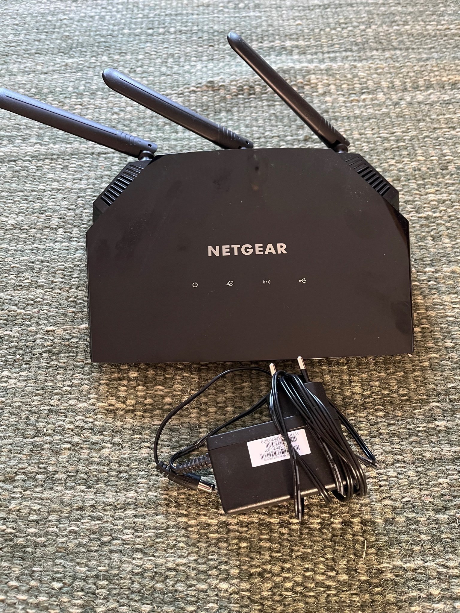 Netgear AC2000 Smart WiFi Router R6850 | Köp på Tradera (691603996)