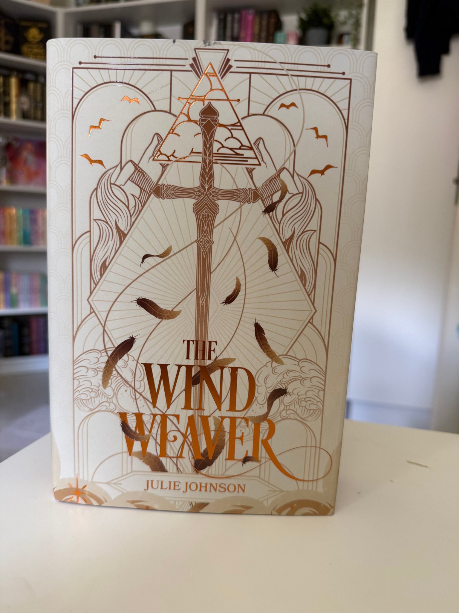 Se produkter som liknar The Wind Weaver av Julie John.. på Tradera ...