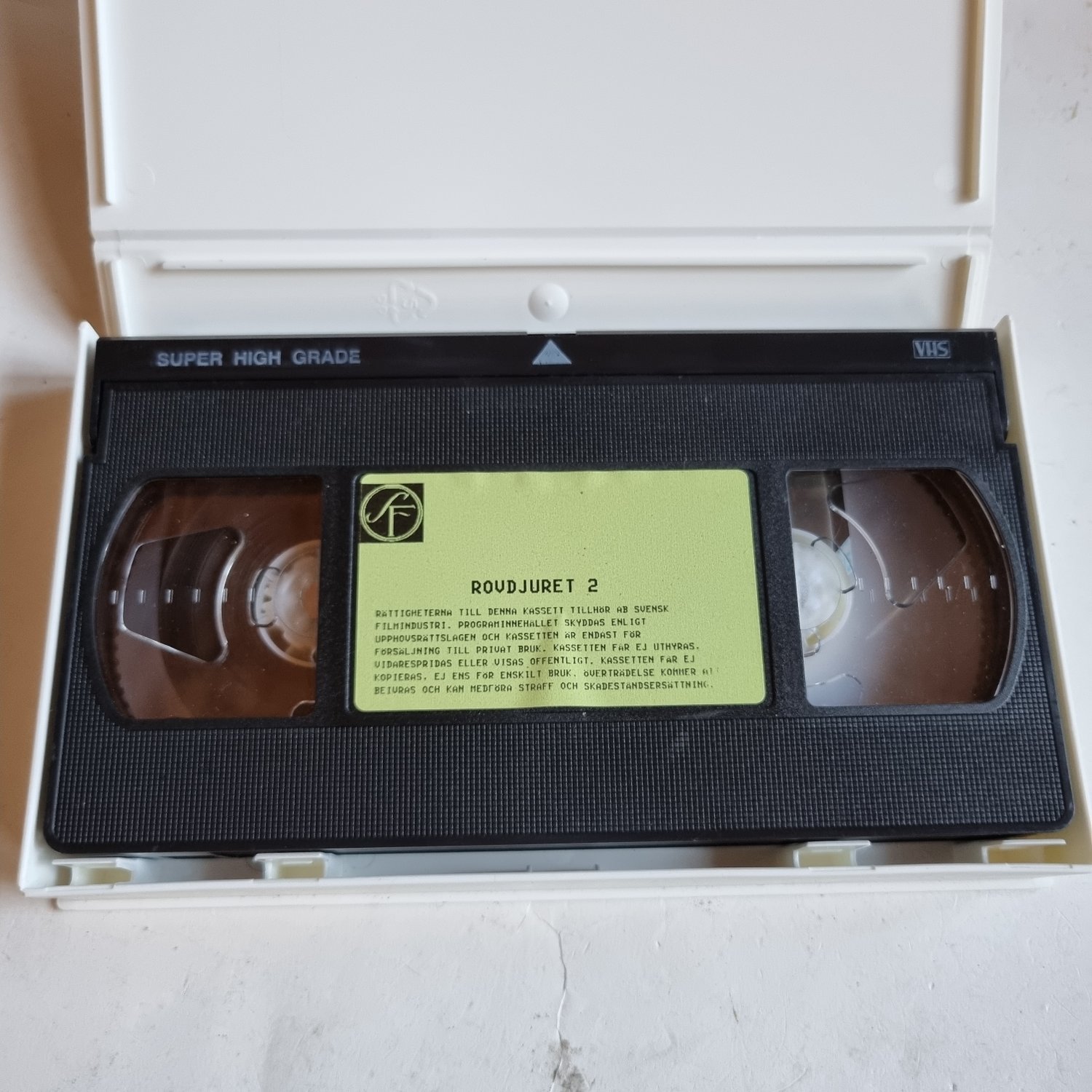 Rovdjuret 2 SF VHS film | Köp från Askers_grums på Tradera (611569744)