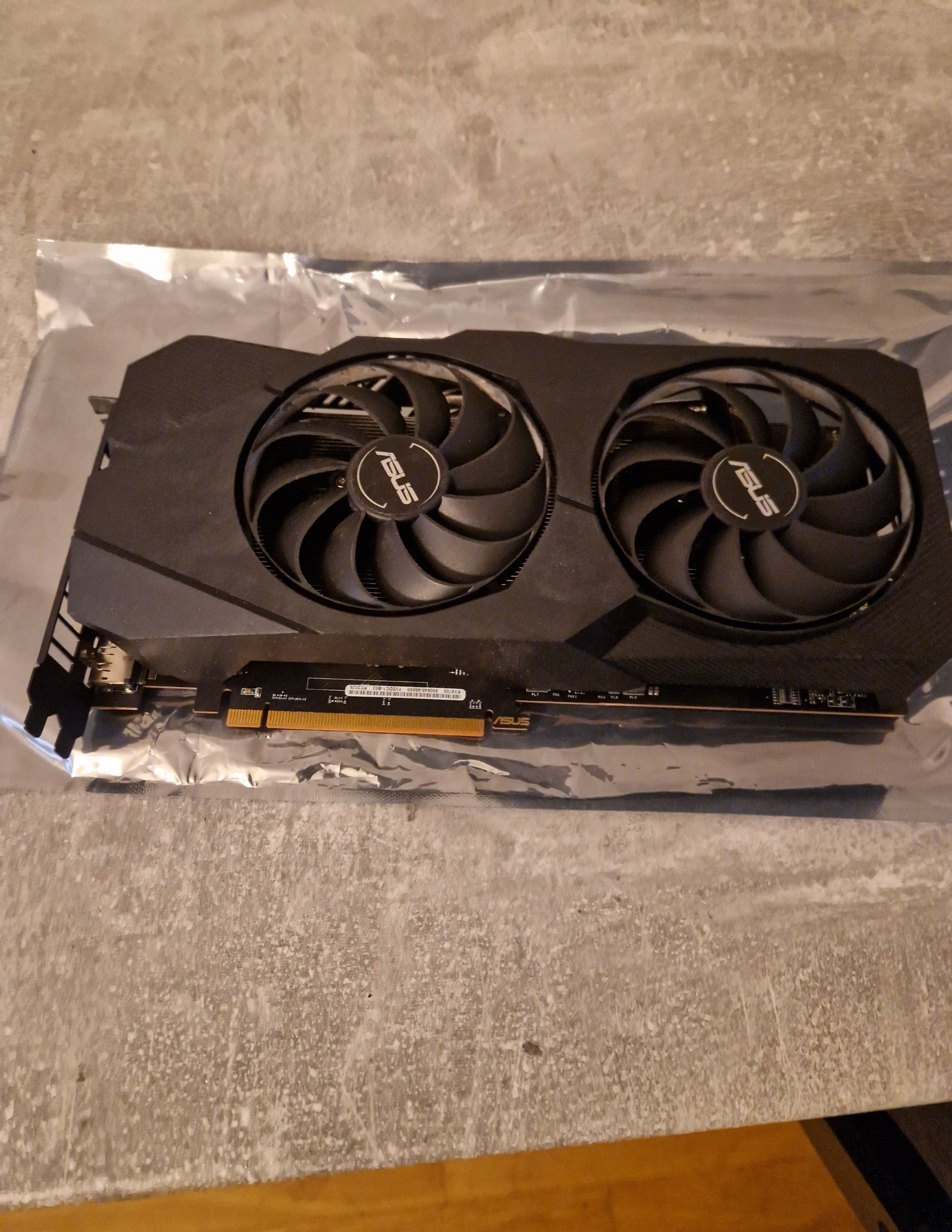 Se produkter som liknar AMD Radeon RX5700 8gb evo dua.. på Tradera ...