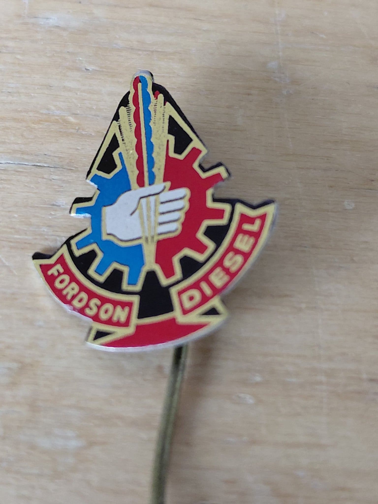 Pin Fordson Diesel, Berömda Amerikanska traktor.. | Köp på Tradera ...