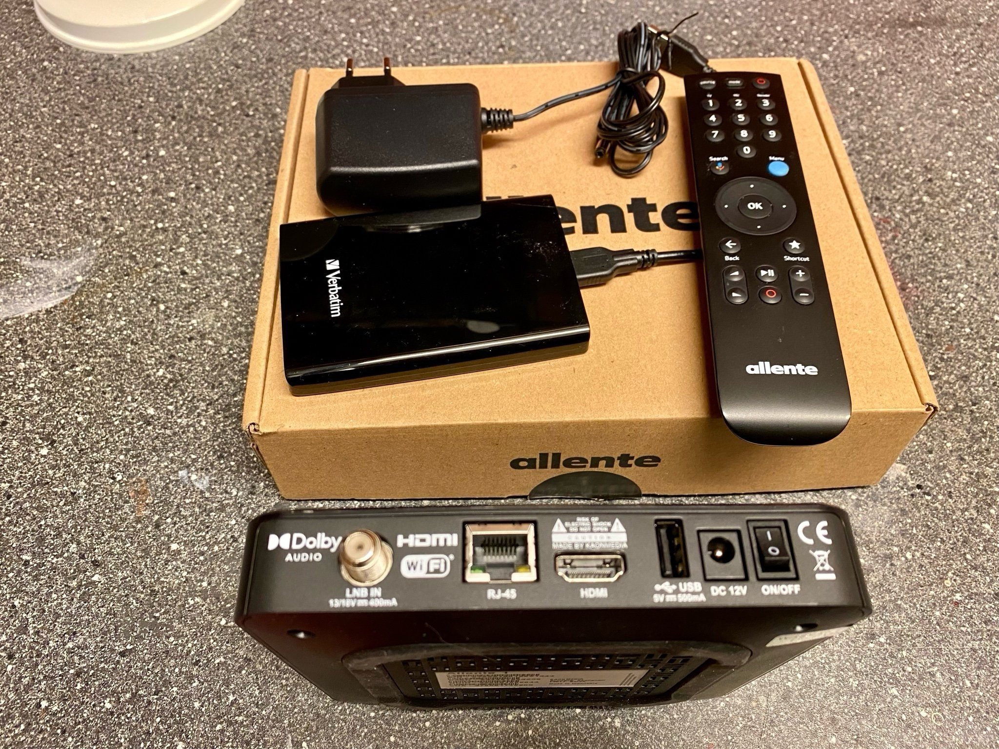 Se produkter som liknar Allente 1 och hårddisk 1TB på Tradera (619929151)