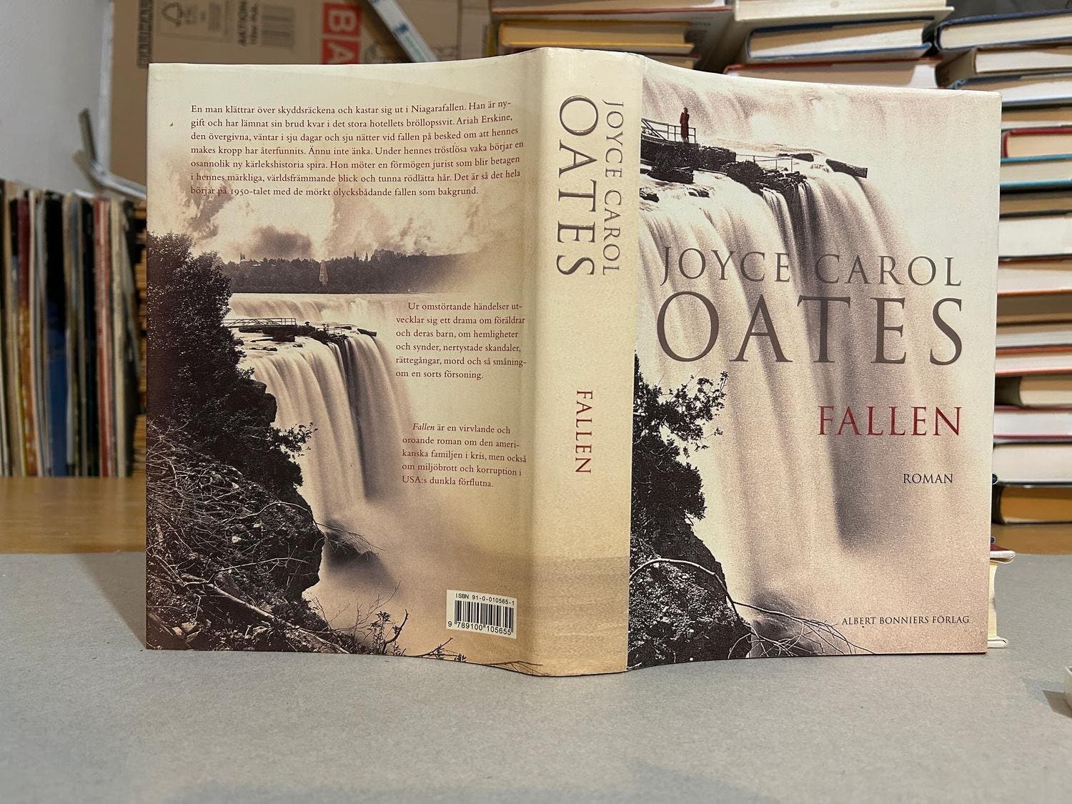 Fallen av Joyce Carol Oates. B.. | Köp från Vinylcomics på Tradera ...