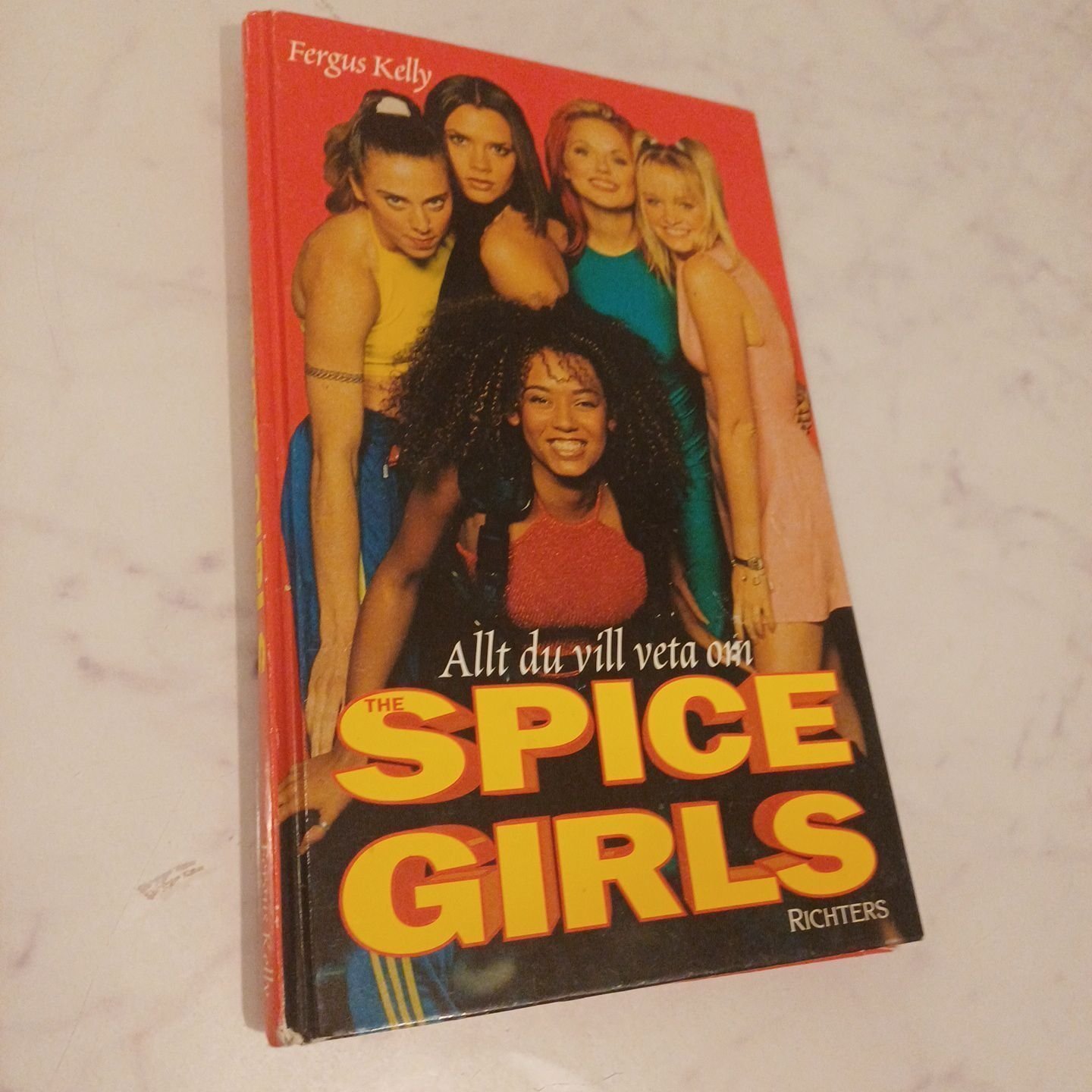 Allt du vill veta om The Spice Girls av Fergus .. | Köp på Tradera ...
