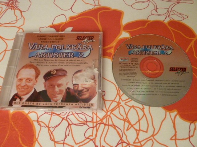 CD, VÅRA FOLKKÄRA ARTISTER 2, HALLÅ DU GAMLE IN.. | Köp på Tradera ...