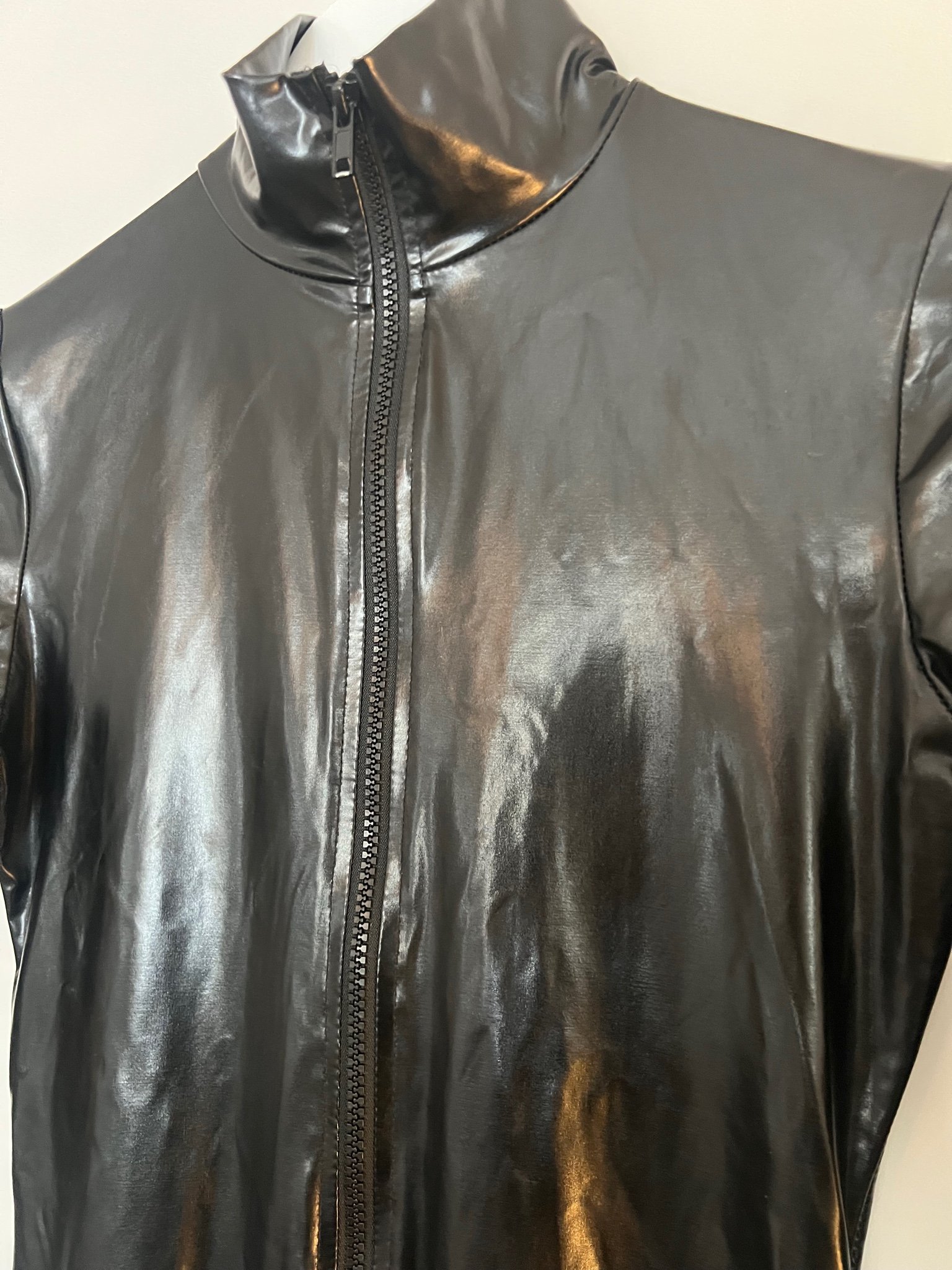 Svart catsuit latex dräkt byxdress overall body.. | Köp på Tradera ...