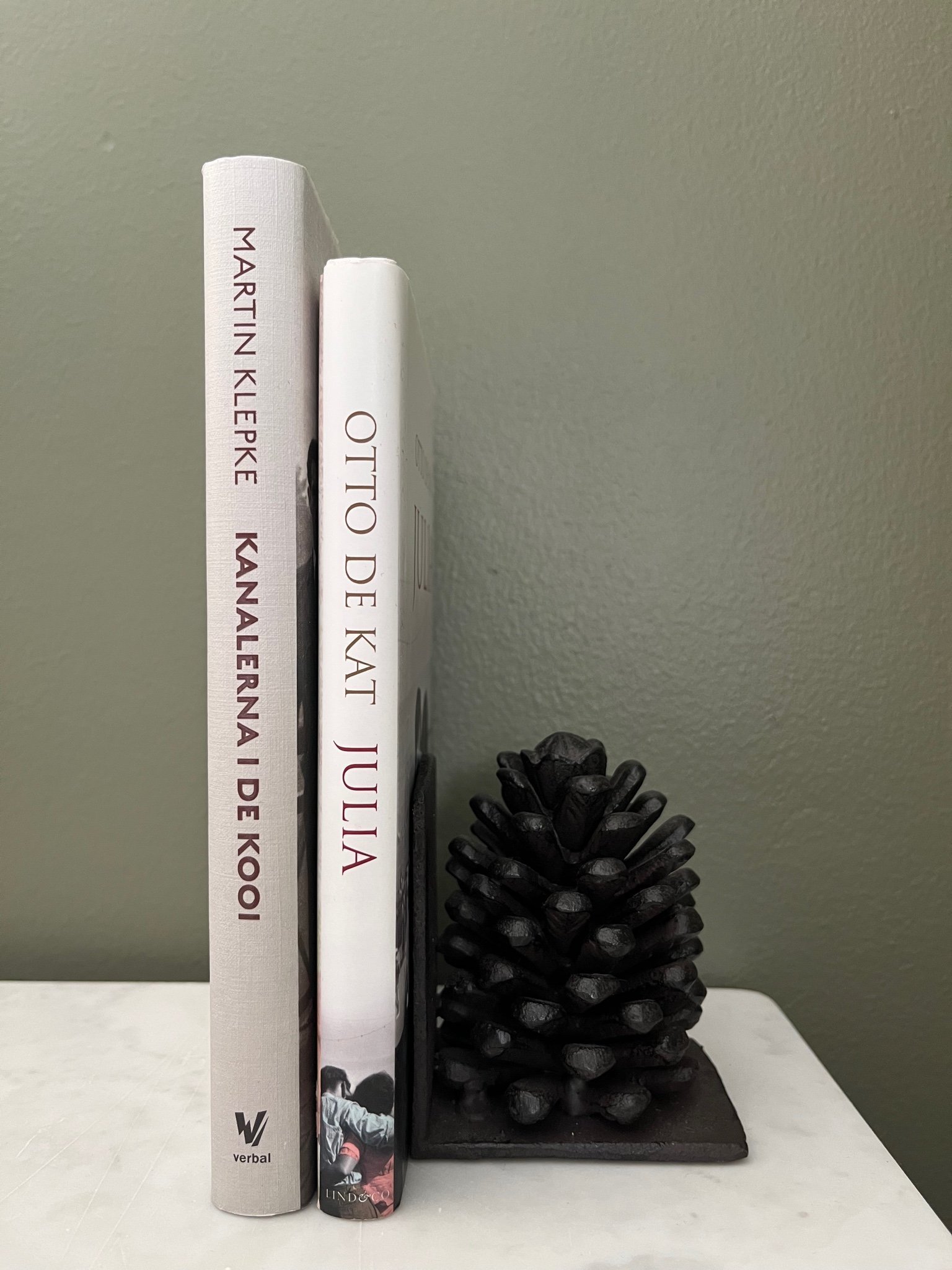 Se produkter som liknar Bokstöd Stor Kotte Gjutjärn på Tradera (591877152)