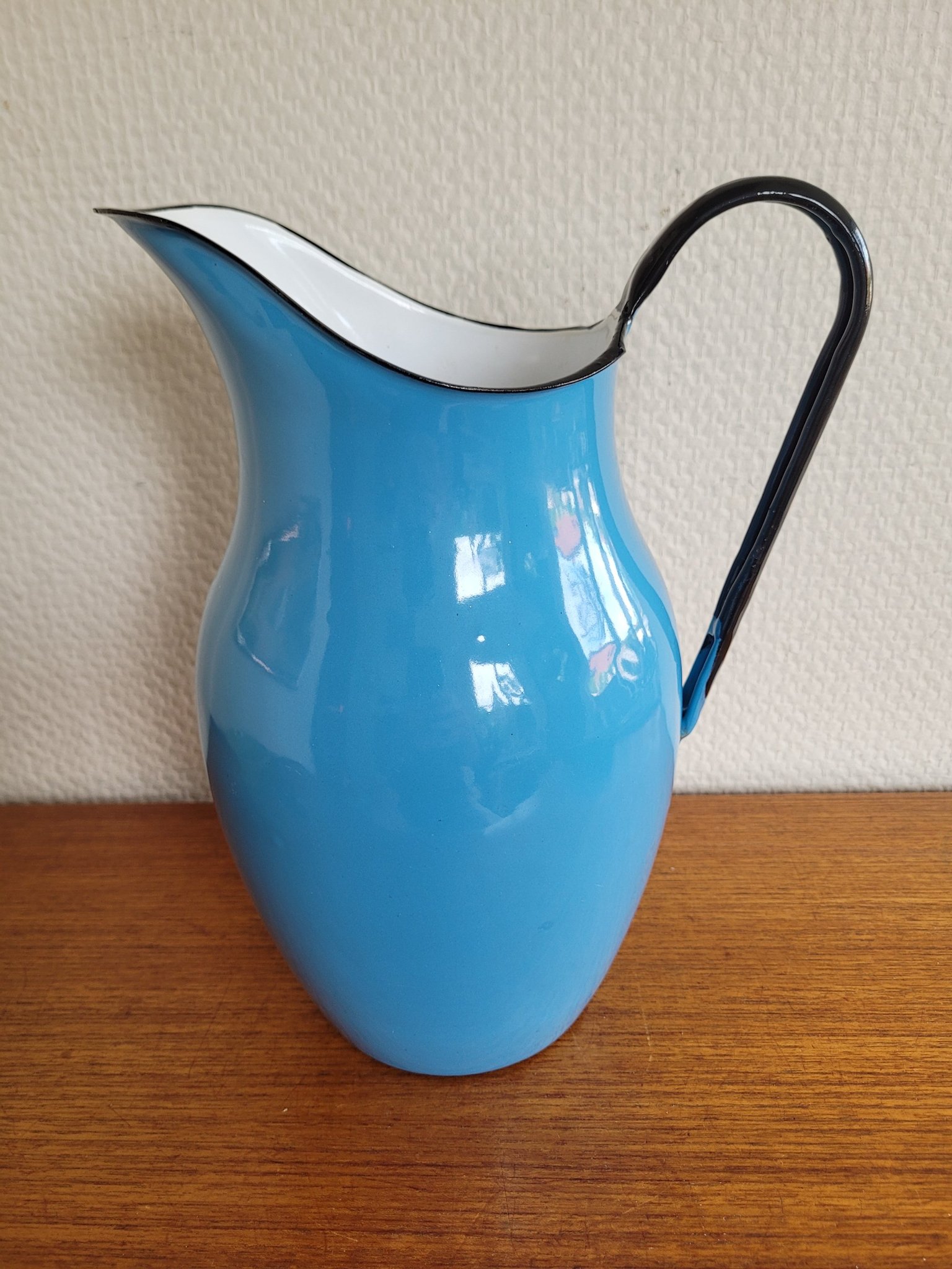 Se produkter som liknar Vacker gammal emaljerad kanna.. på Tradera ...