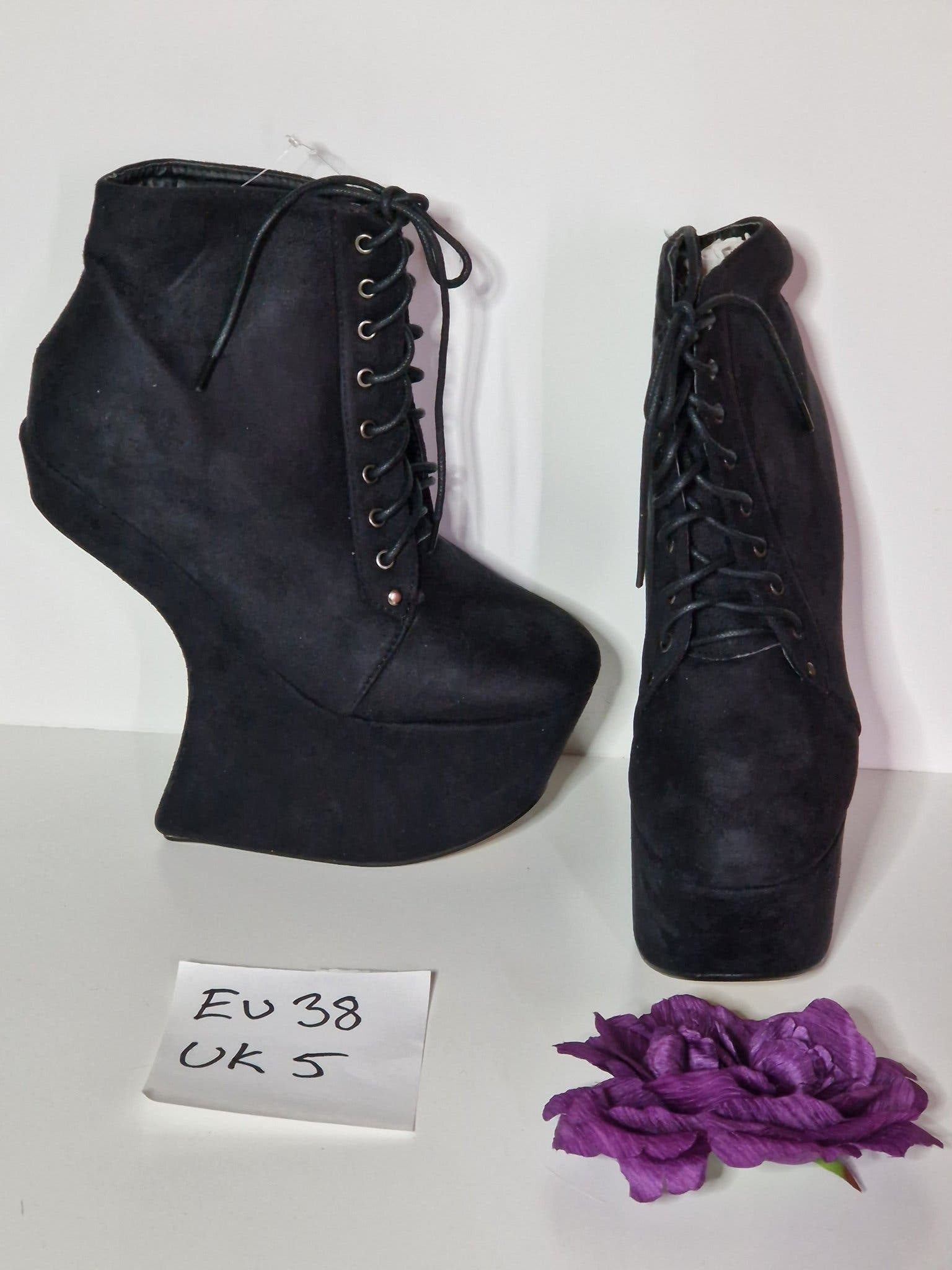 Se produkter som liknar Heel-less boots i mockaimitat.. på Tradera ...