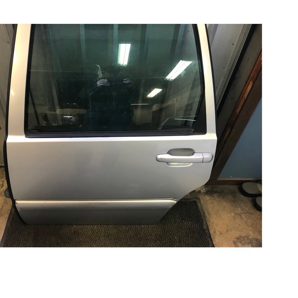 Se produkter som liknar Dörr till Volvo 850 på Tradera (629220799)