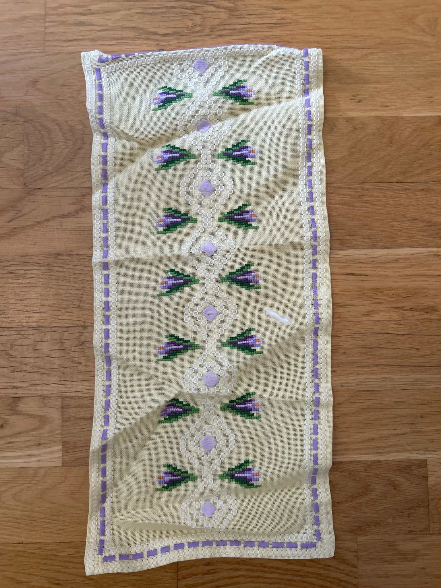 Liten handbroderad mormors duk vintage | Köp på Tradera (718459263)