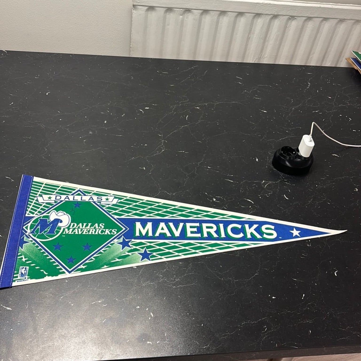 Se produkter som liknar Dallas Mavericks Pennant på Tradera (646325016)