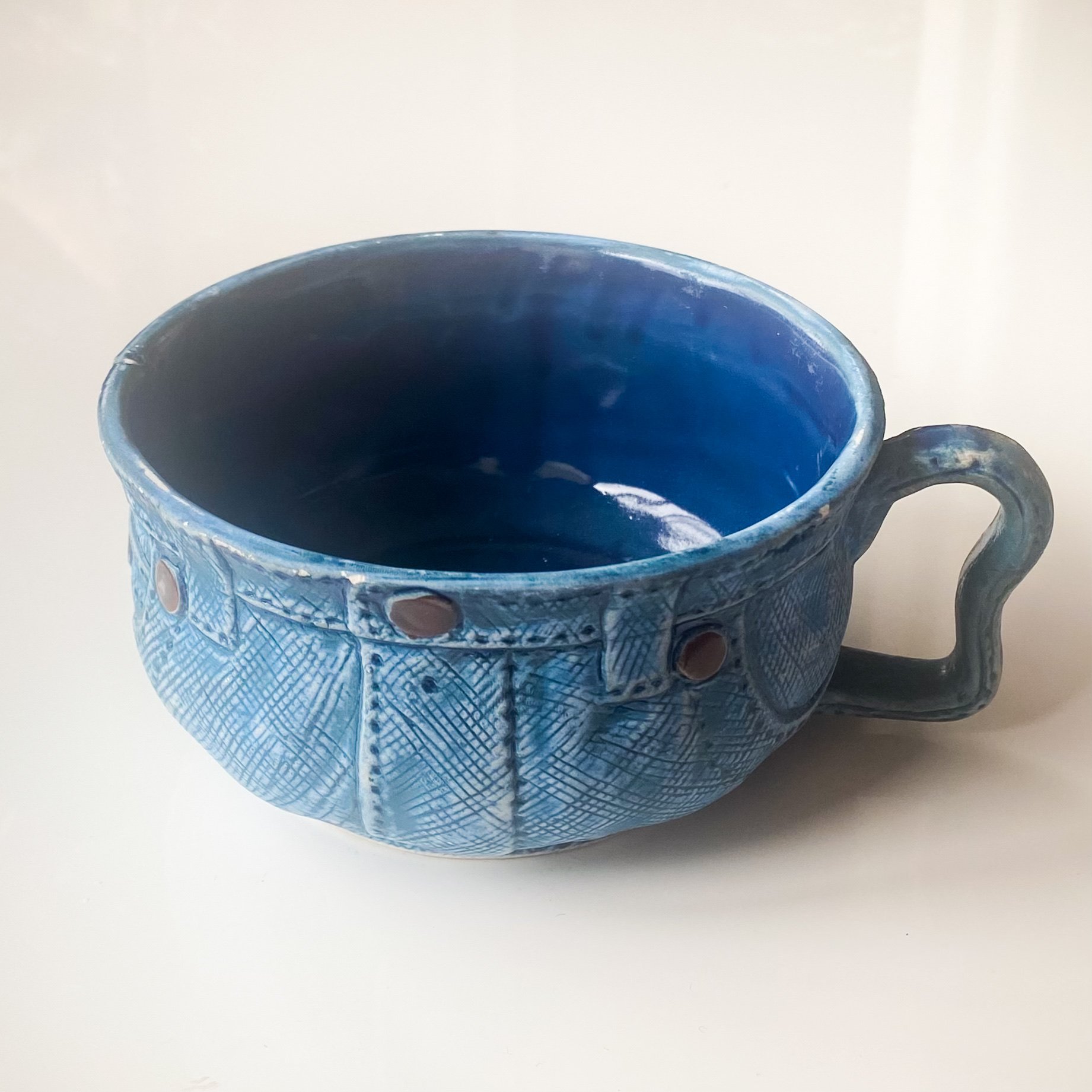 Kitschig tekopp i form av ett par jeans. 90-tal | Köp på Tradera ...