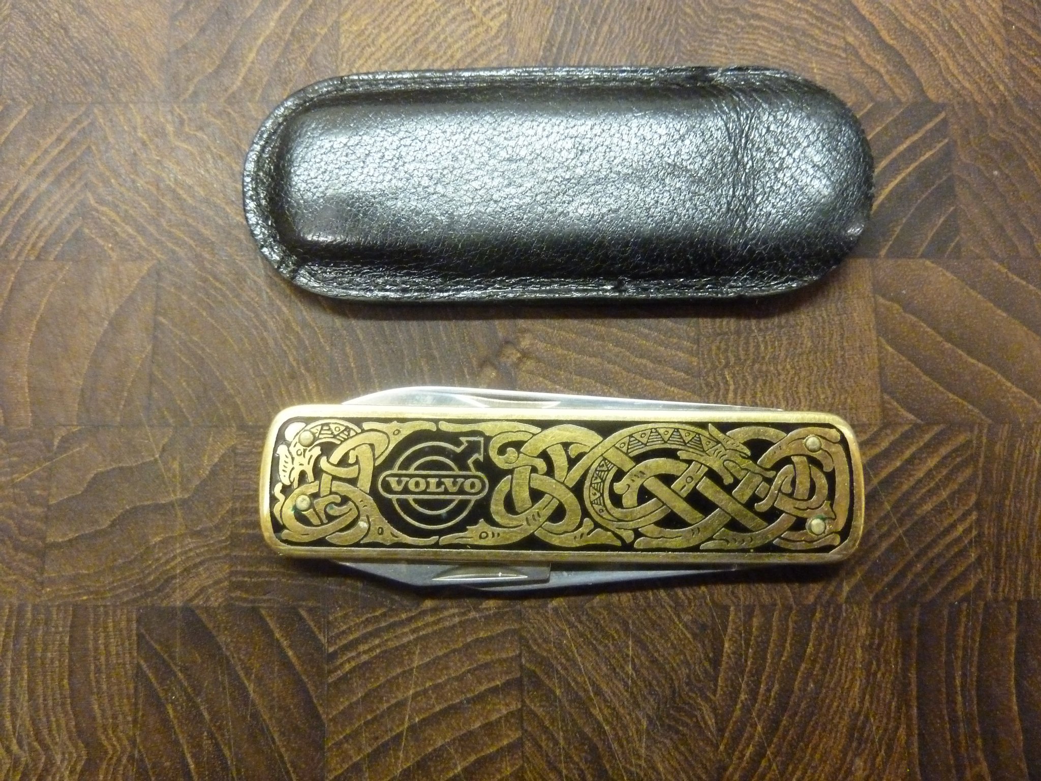 Se produkter som liknar VOLVO LOGGA PÅ EKA KNIV med f.. på Tradera ...