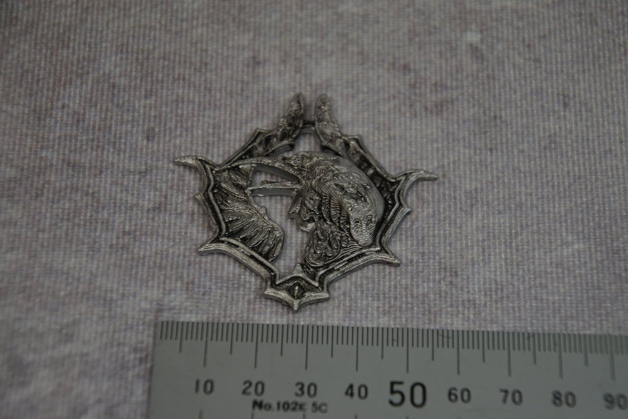 The witcher Raven medaljong | Köp på Tradera (706098931)