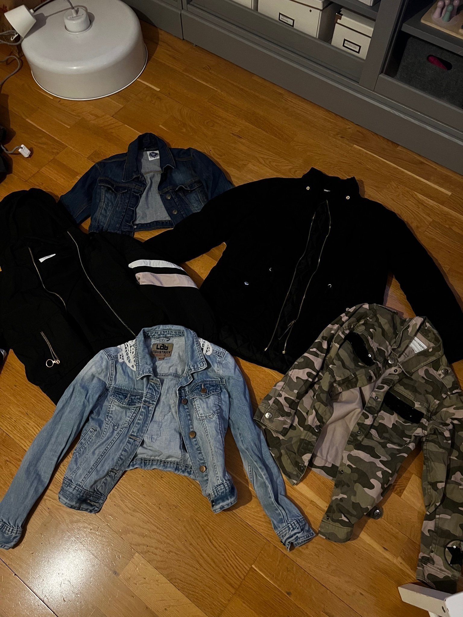 Fem jackor 146/152 | Köp på Tradera (707652207)