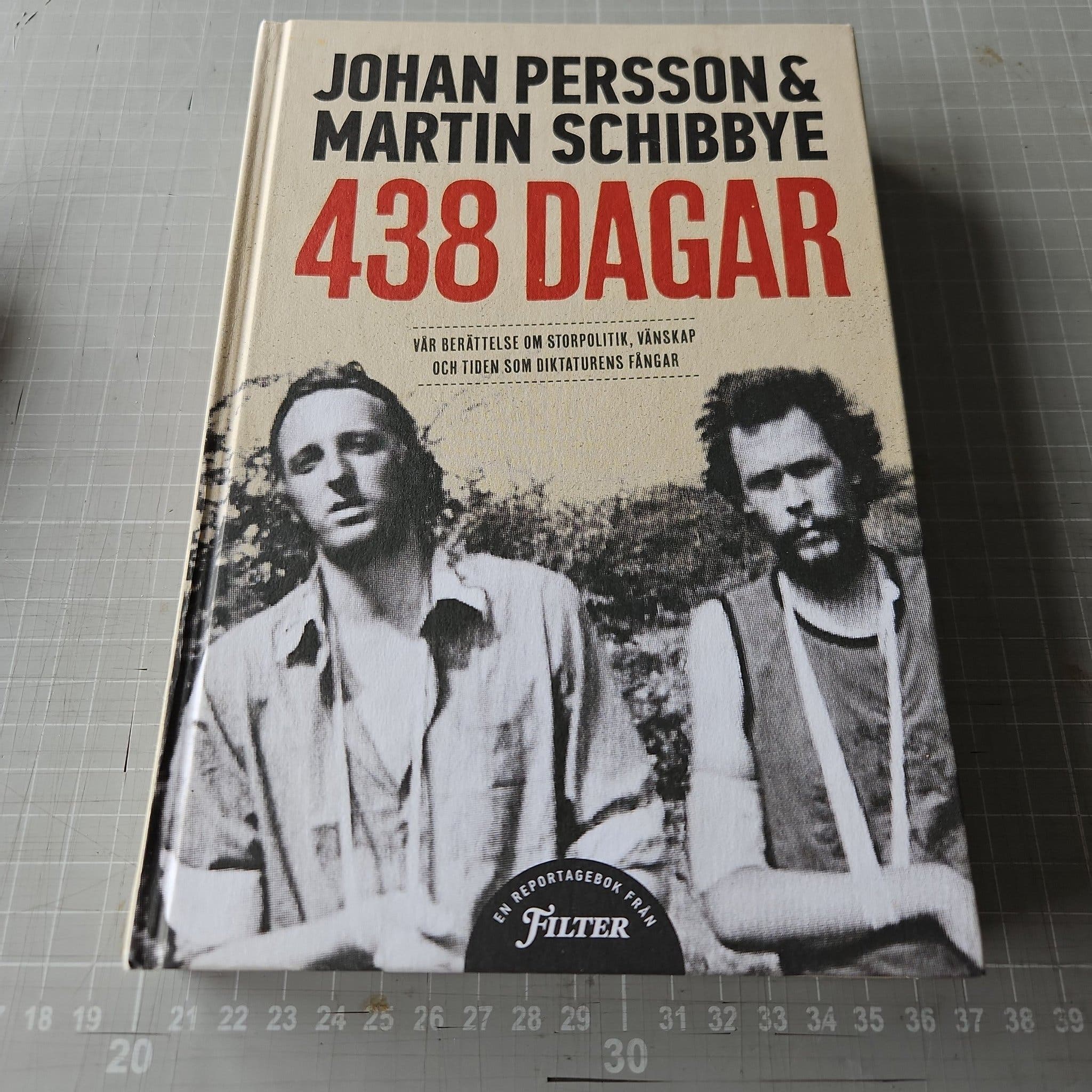 Se produkter som liknar 438 Dagar av Johan Persson & .. på Tradera ...