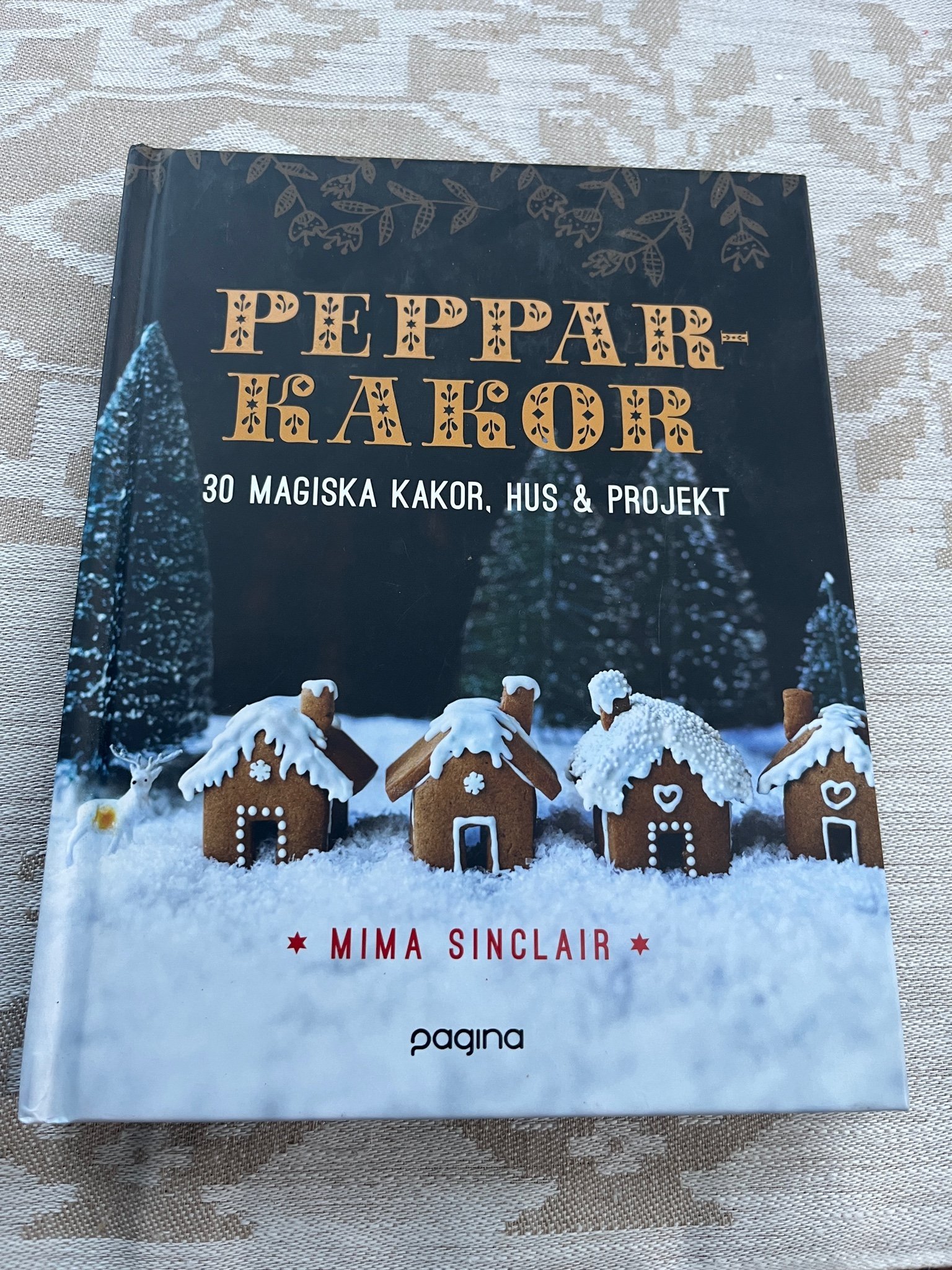 Se produkter som liknar Pepparkakor: 30 Magiska Kakor.. på Tradera (703741445)