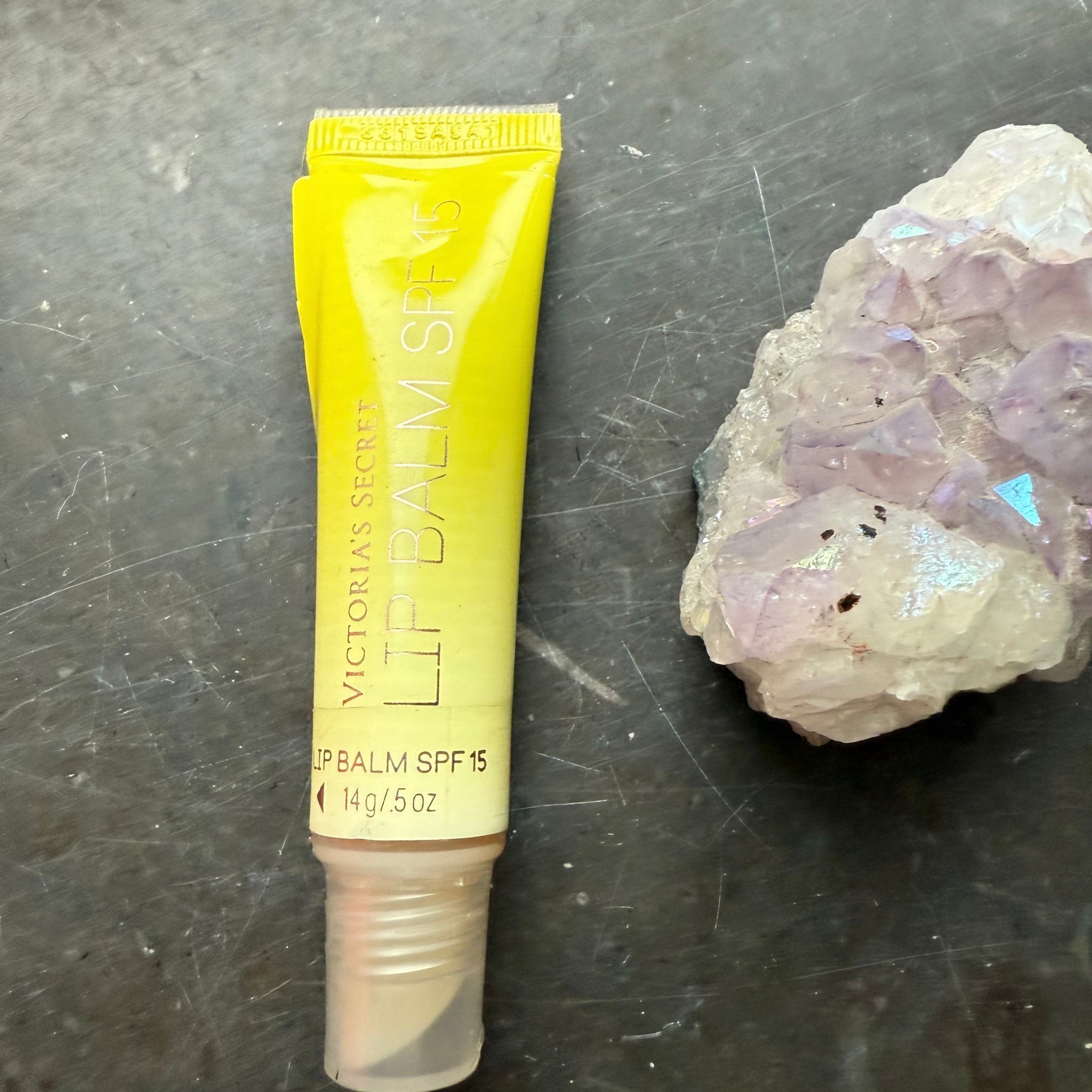 Se produkter som liknar Victoria's Secret Lip Balm SP.. på Tradera ...