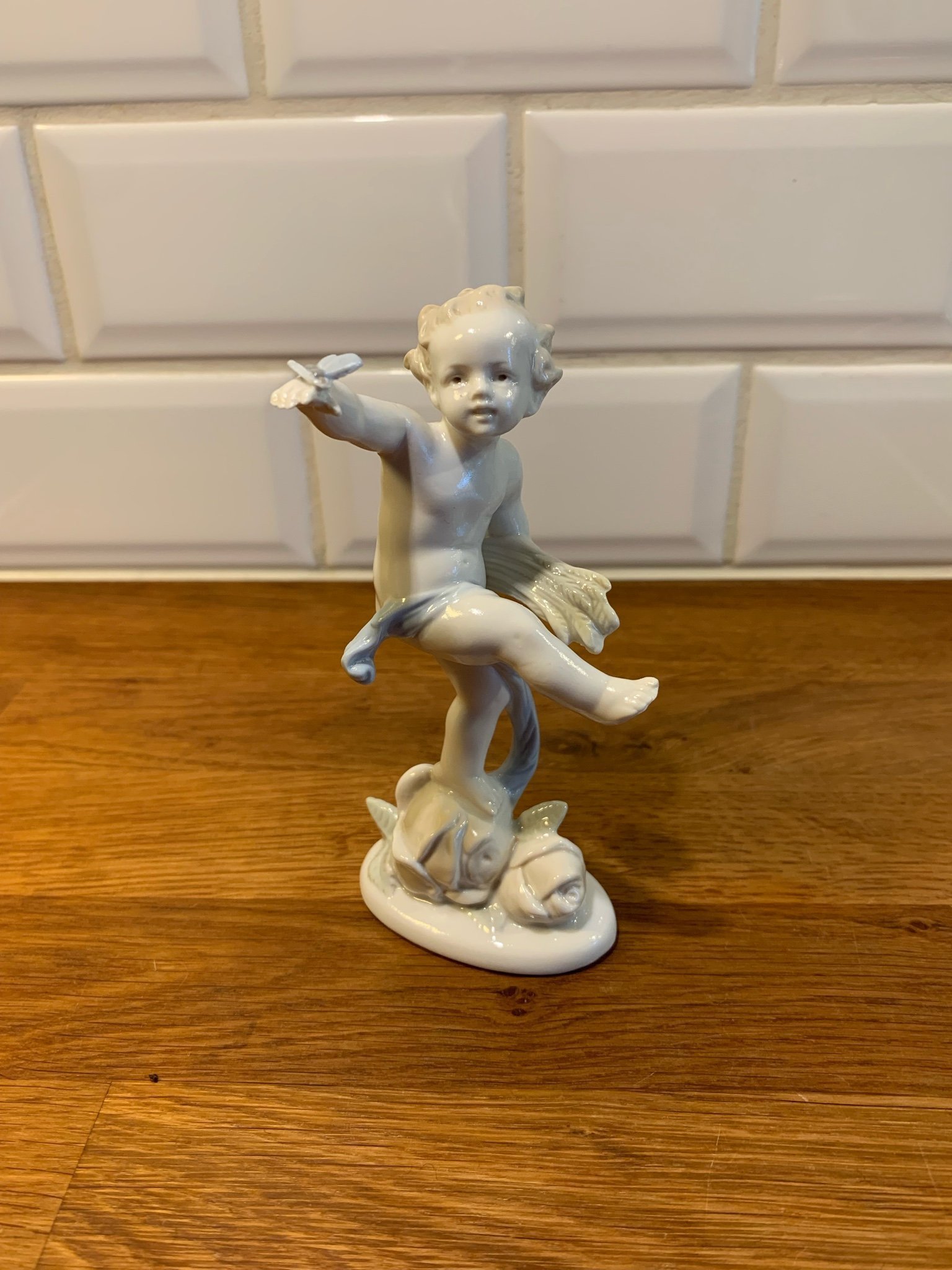 Porslinsfigur - Ängel med fjäril - Tyskland fig.. | Köp på Tradera ...