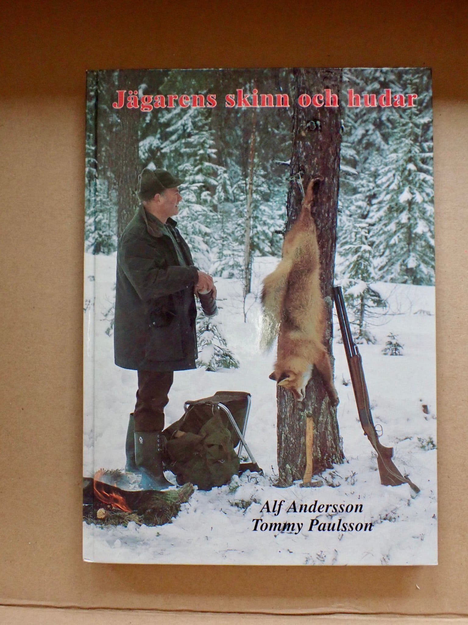 Se produkter som liknar Jägarens skinn och hudar av A.. på Tradera ...