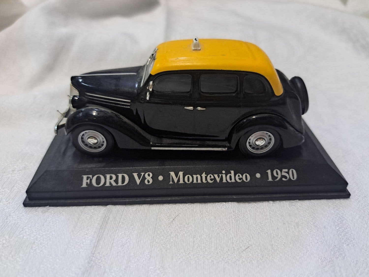 Model for Collectors FORD V8 - Montevideo - 195.. | Köp på Tradera ...