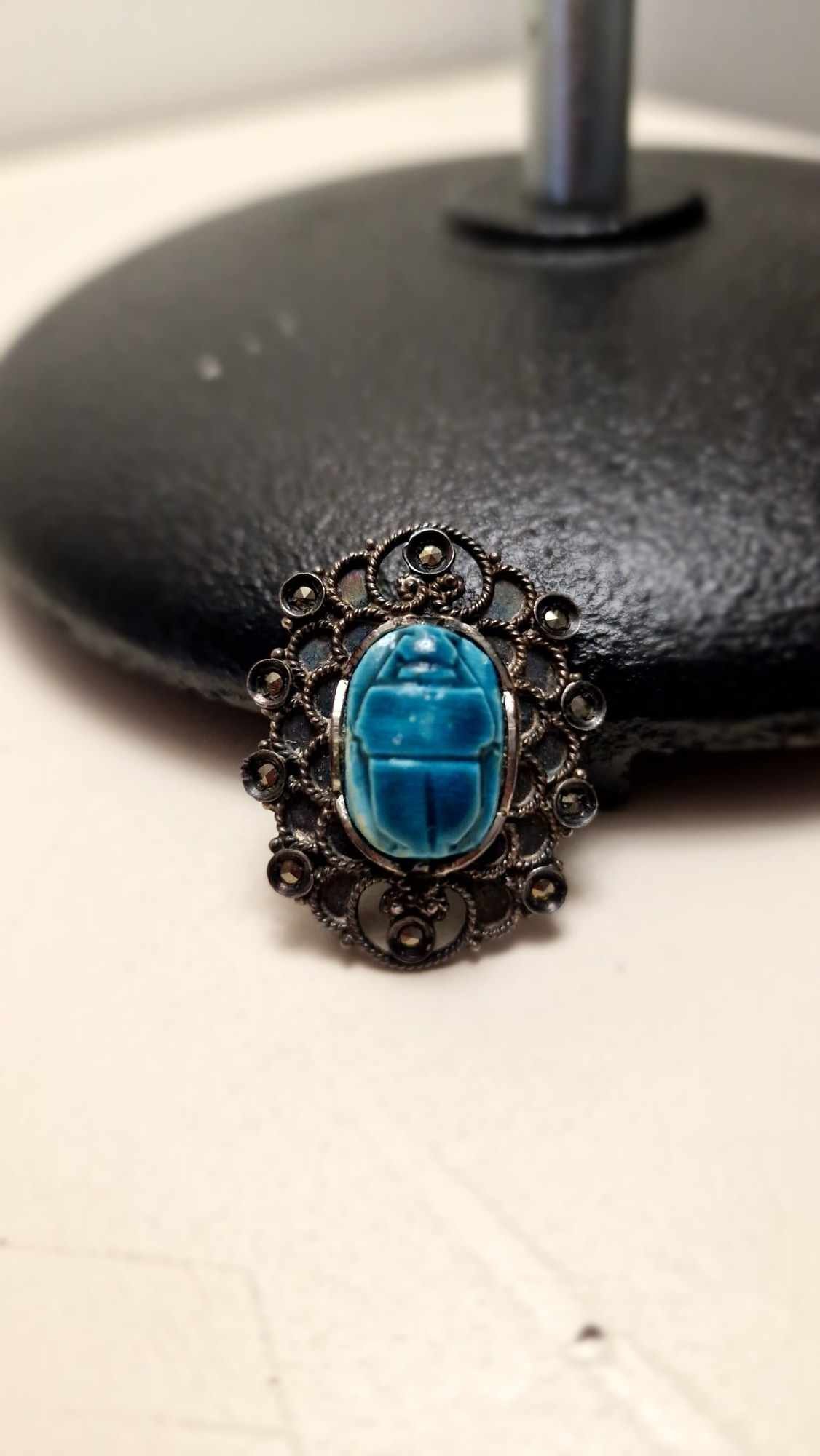 Se produkter som liknar Skarabé Brosch Amulett Vintag.. på Tradera ...