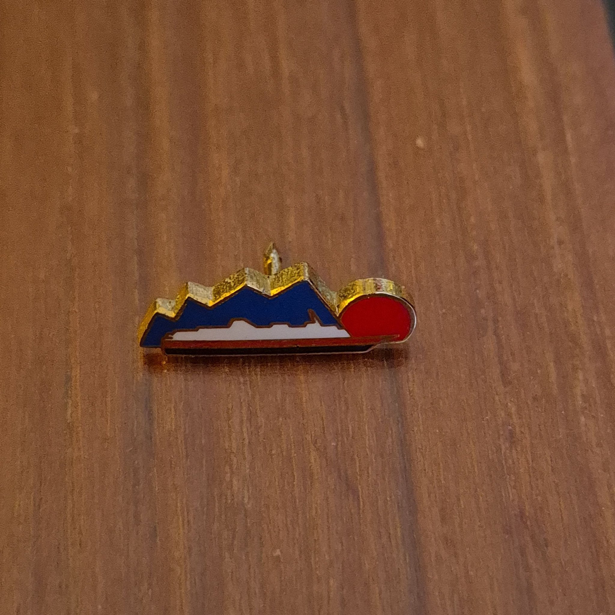 Hurtigruten Båt pins | Köp på Tradera (711397623)