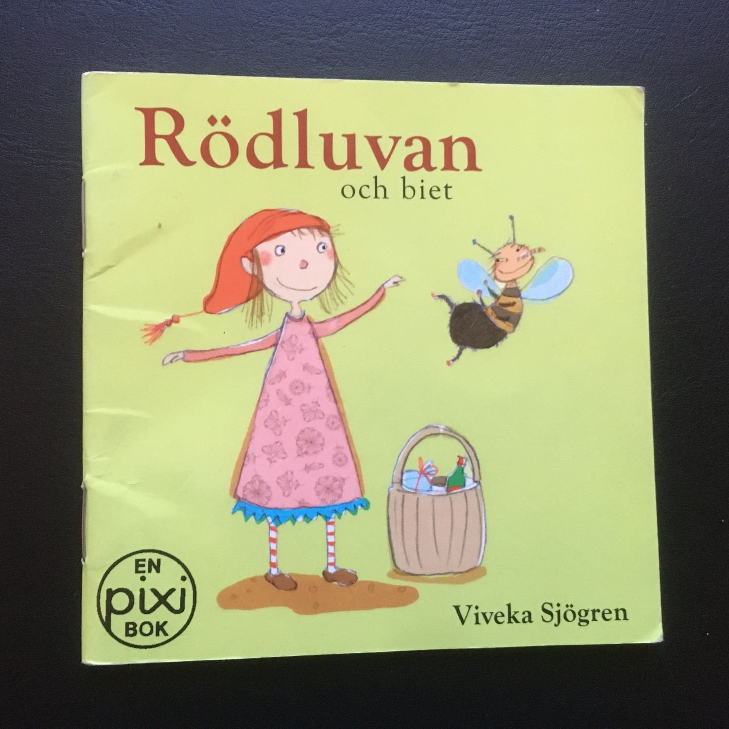 Se produkter som liknar Pixi bok - Rödluvan och biet på Tradera (661006154)