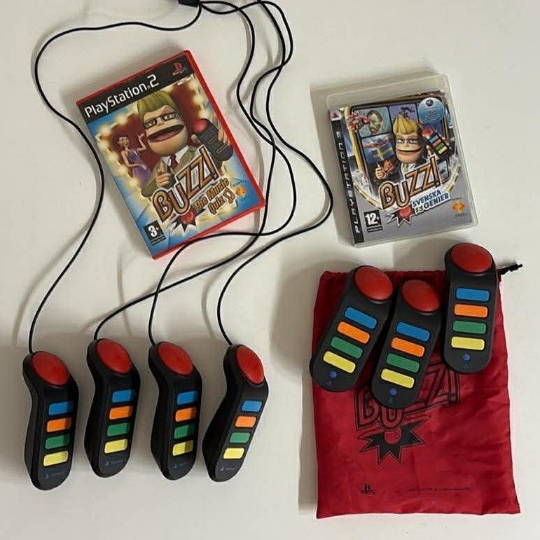 PS2 & PS3 Buzz! The Music Quiz + Buzz! Svenska .. | Köp på Tradera ...