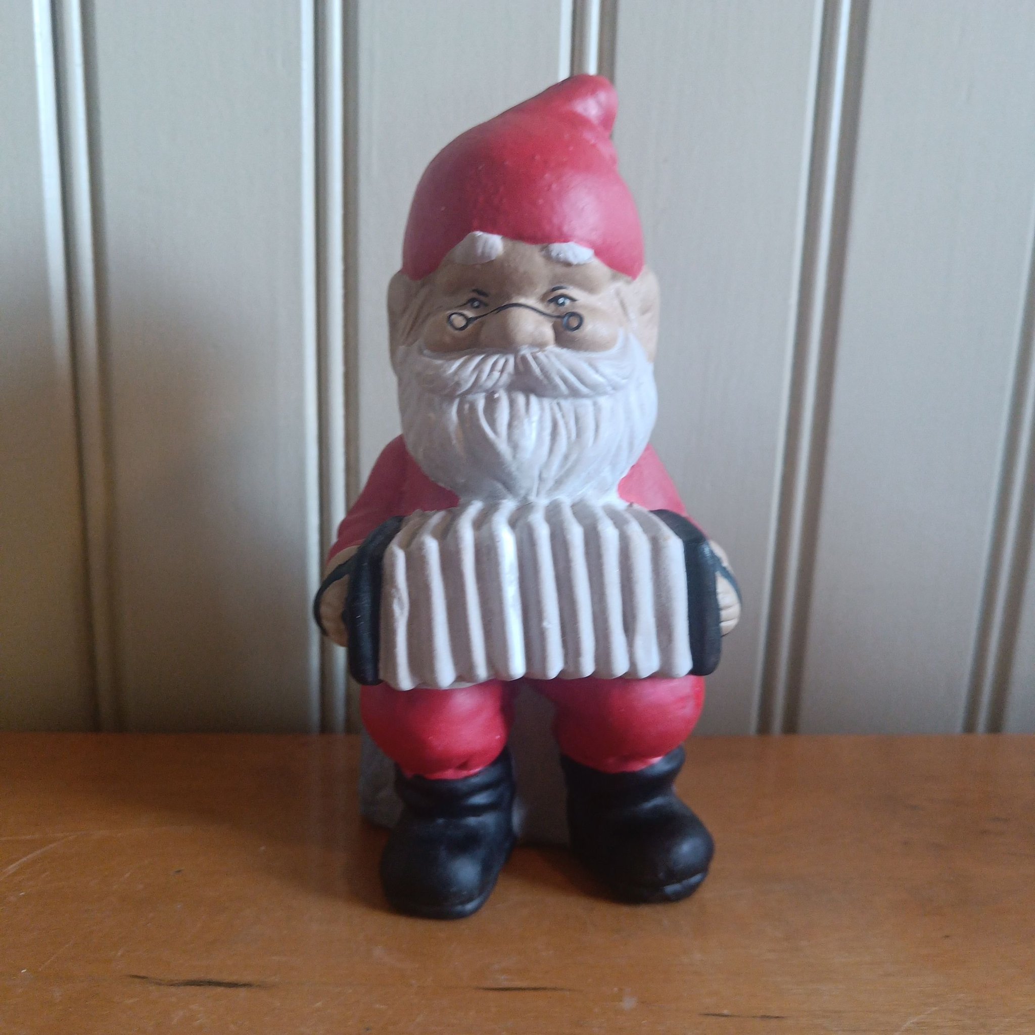 Tomte med dragspel Karin design keramik | Köp på Tradera (610969484)