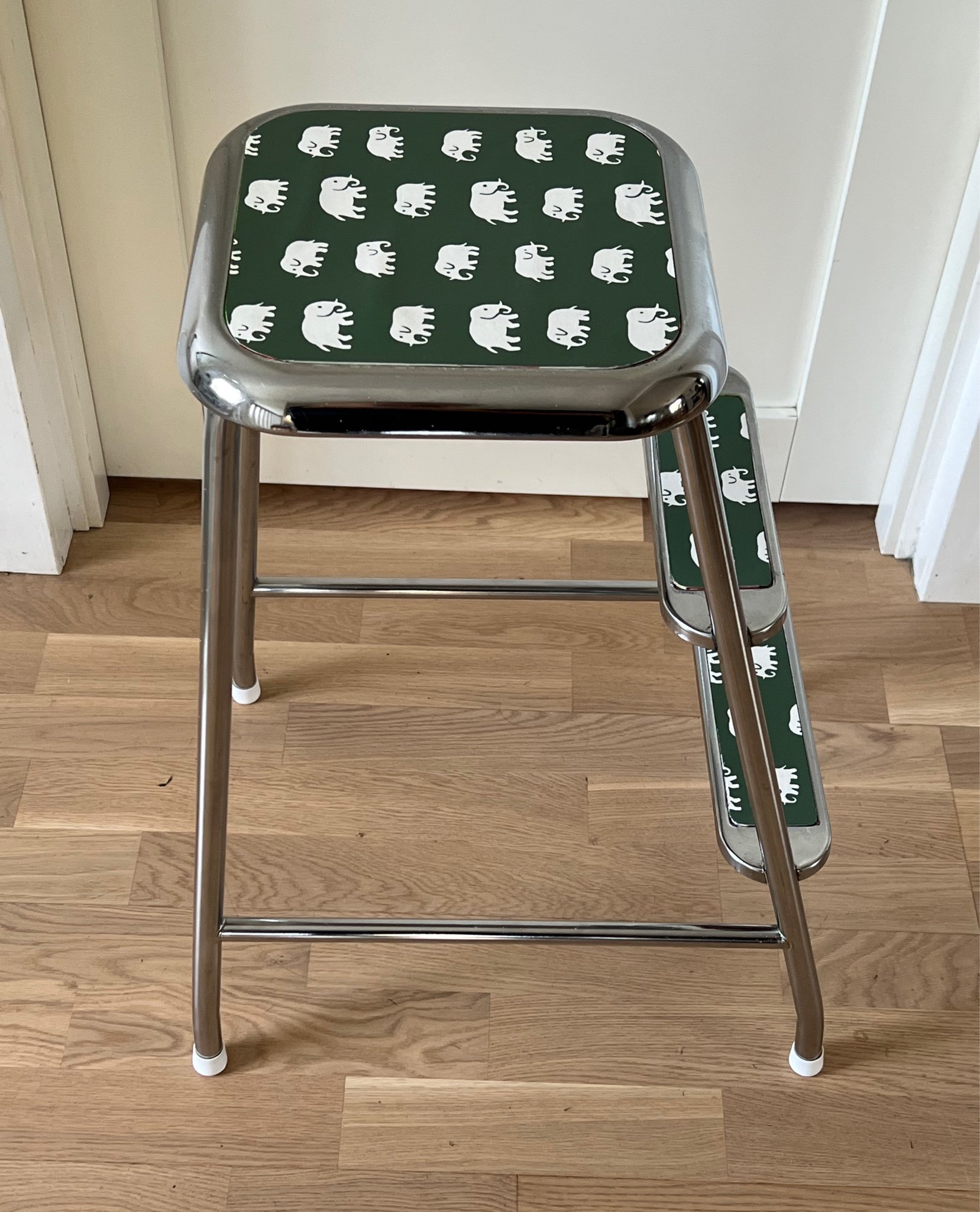 Awab Pall Stegpall Kökspall Svenskt Tenn Elefant Retro 50-tal 60-tal