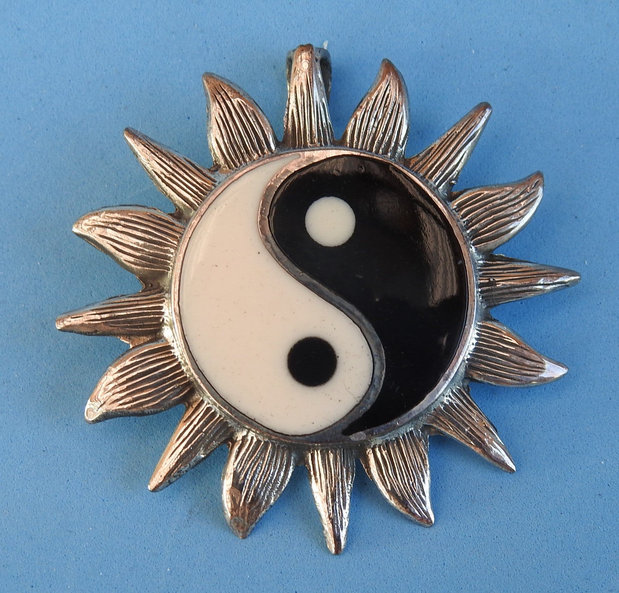 Yin-Yang Sol. Stort Hänge i .. | Köp från SILVER-IMPORT på Tradera ...