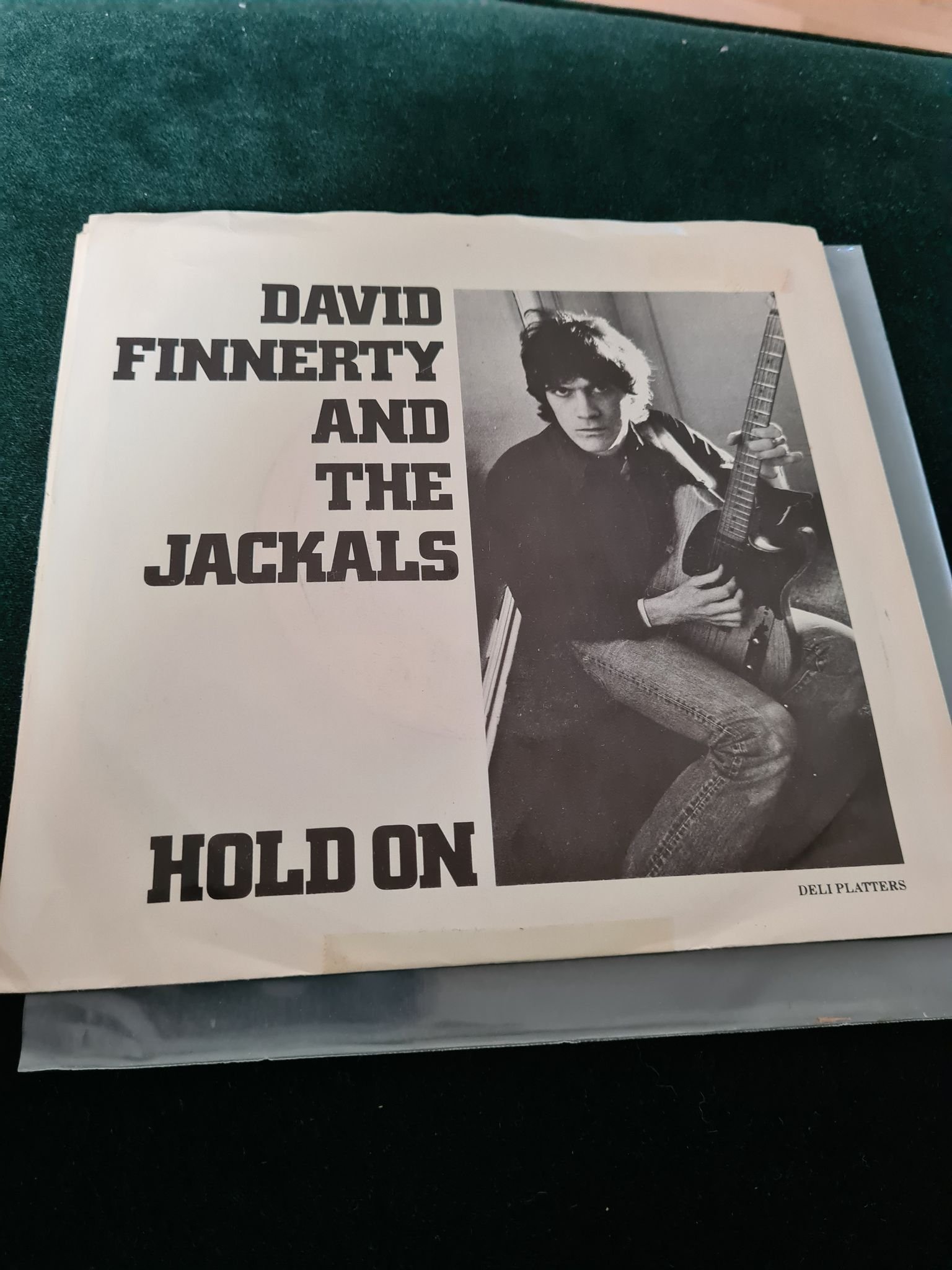 Se produkter som liknar David Finnerty & The Jackals .. på Tradera ...