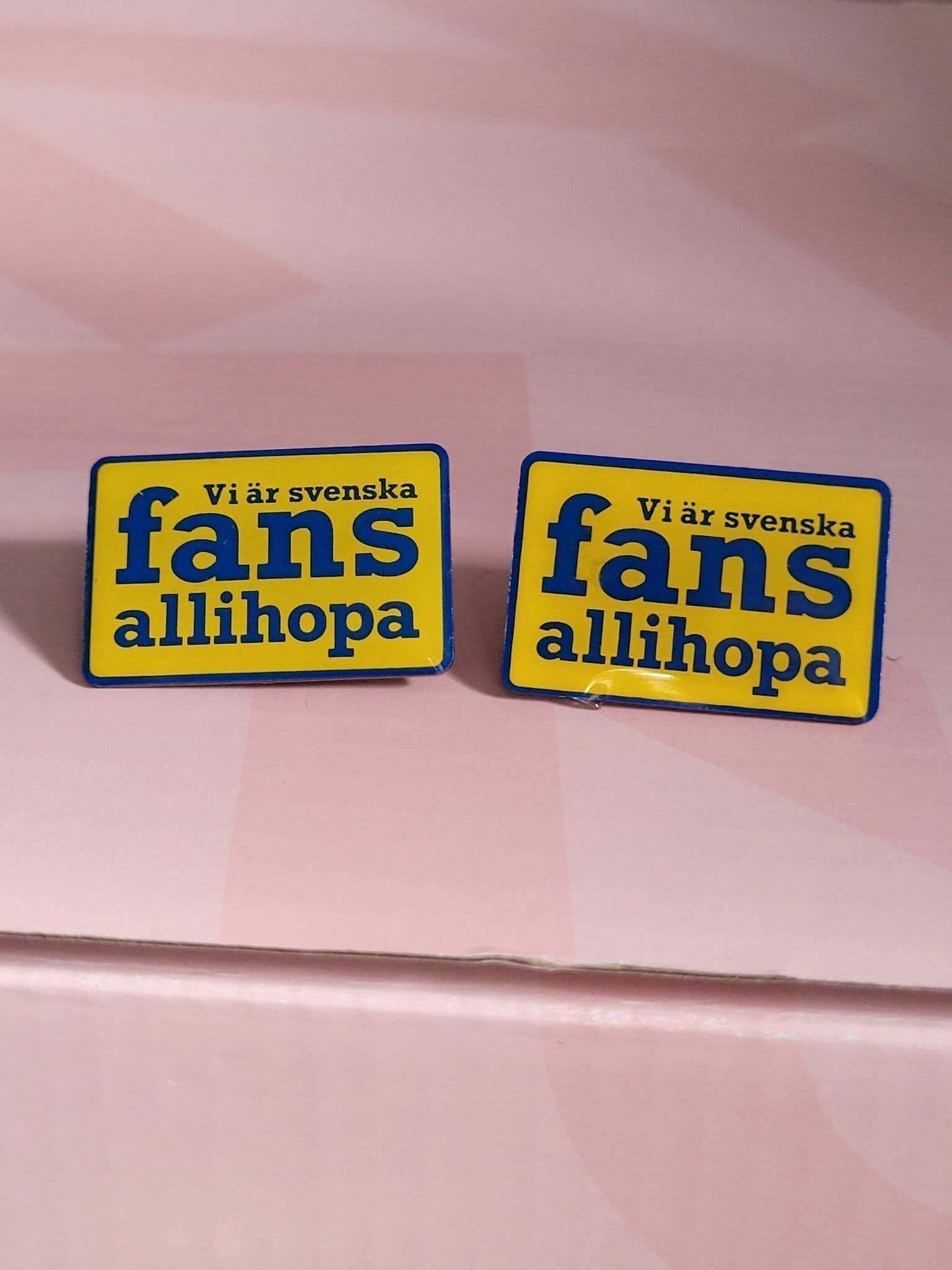 Vi är svenska Fans Allihopa pin i Toppen Skick | Köp på Tradera (704815417)