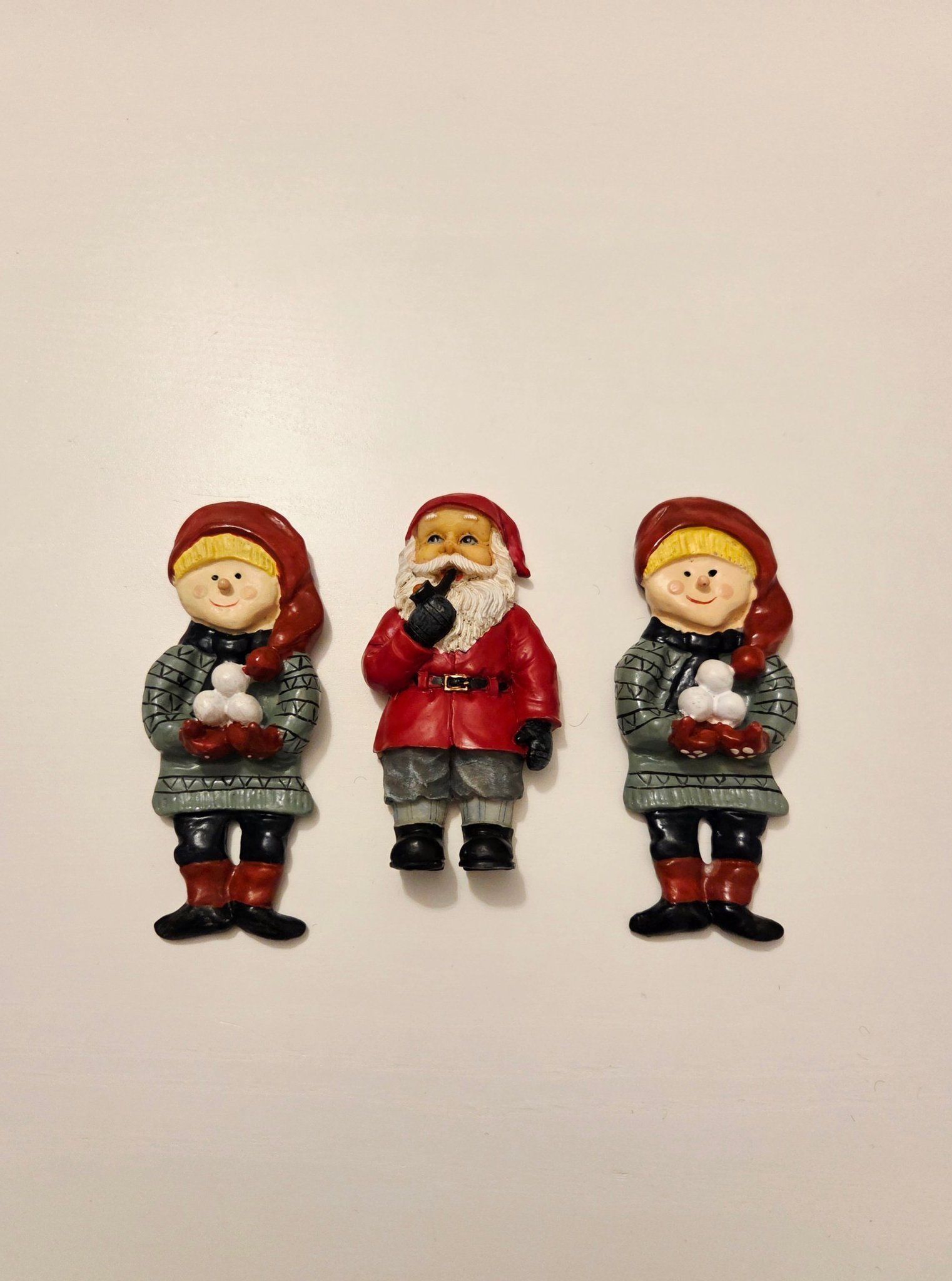 Äldre magneter Tomte med pipa och Tomtenissar m.. | Köp på Tradera ...