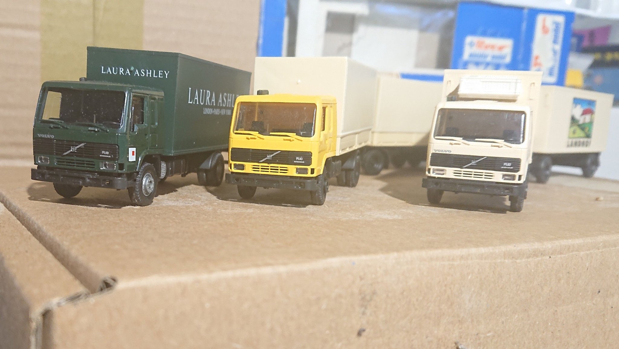 Roco 3 styck olika Volvo Fl10 lastbilar nya | Köp på Tradera (731323321)