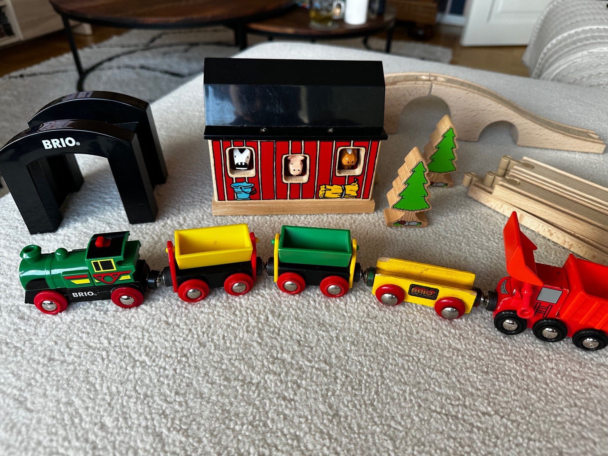 Brio Tågbana med Lok, Vagnar, Ladugård, Tunnel .. | Köp på Tradera ...
