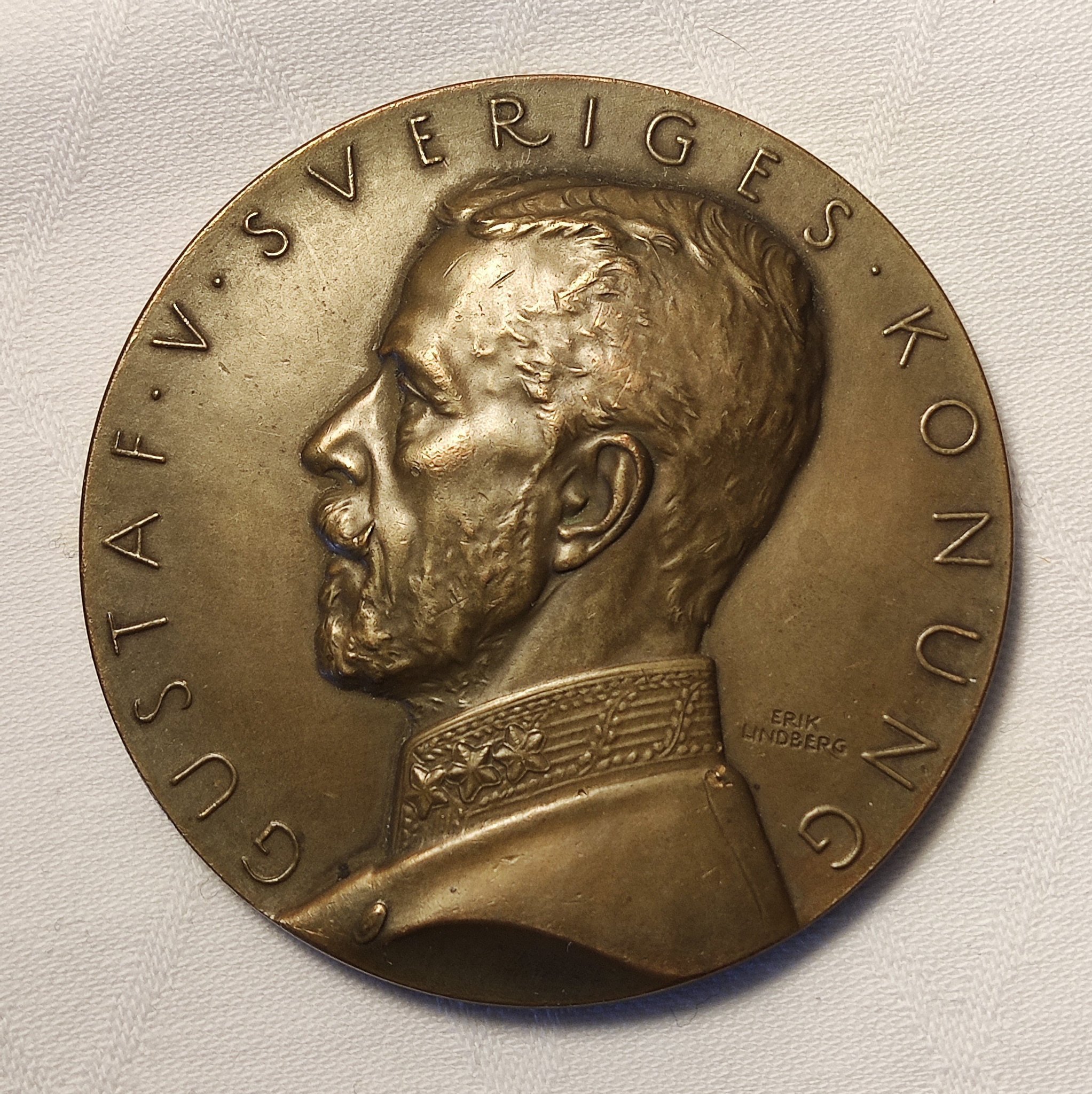 Se produkter som liknar Stor medalj, Gustav V, Baltis.. på Tradera ...