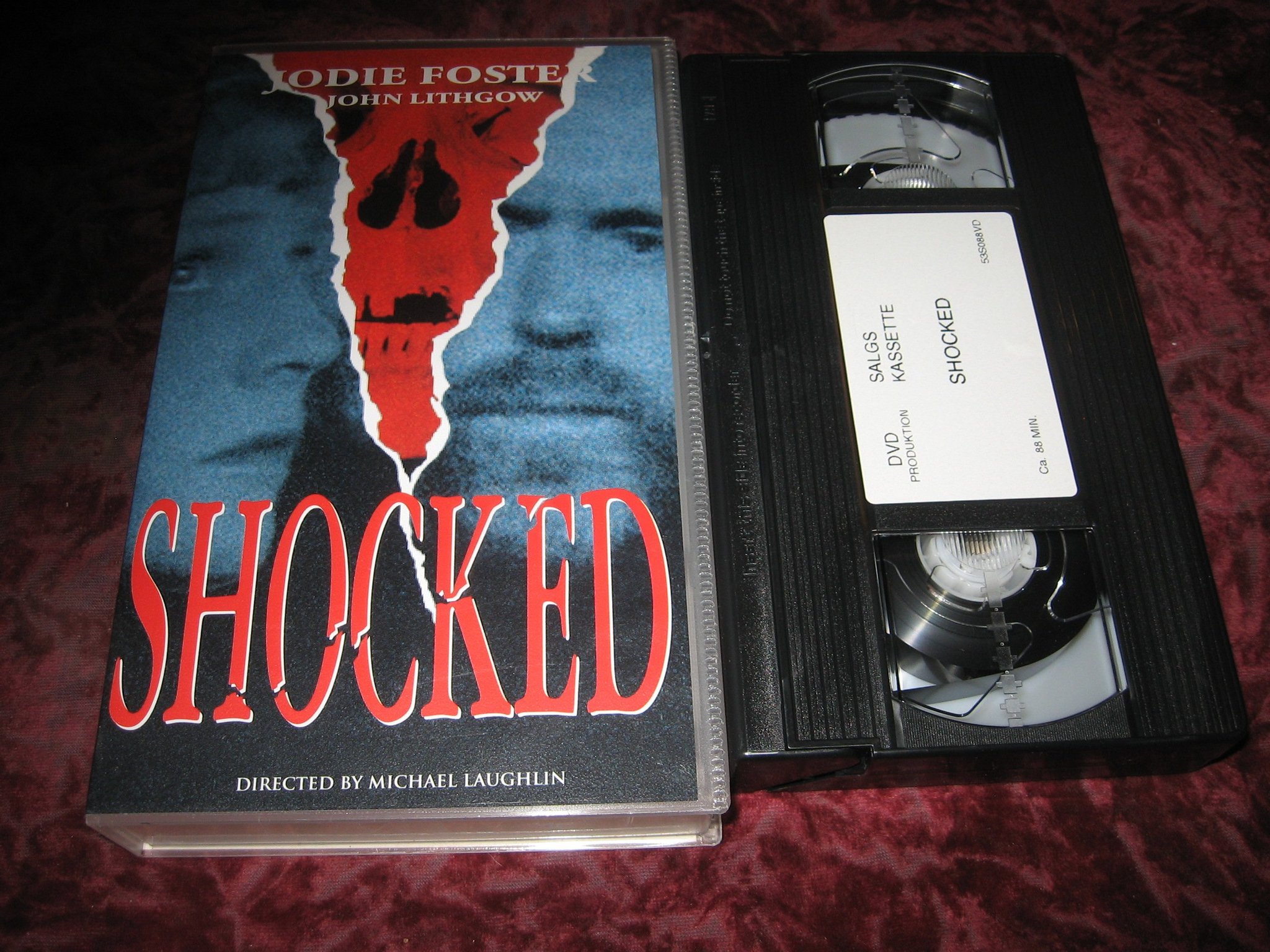 Se produkter som liknar SHOCKED (JODIE FOSTER,JOHN LI.. på Tradera ...