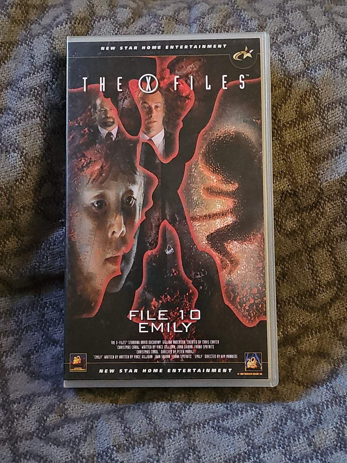 Se produkter som liknar The X Files - File 10 Emily VHS på Tradera ...