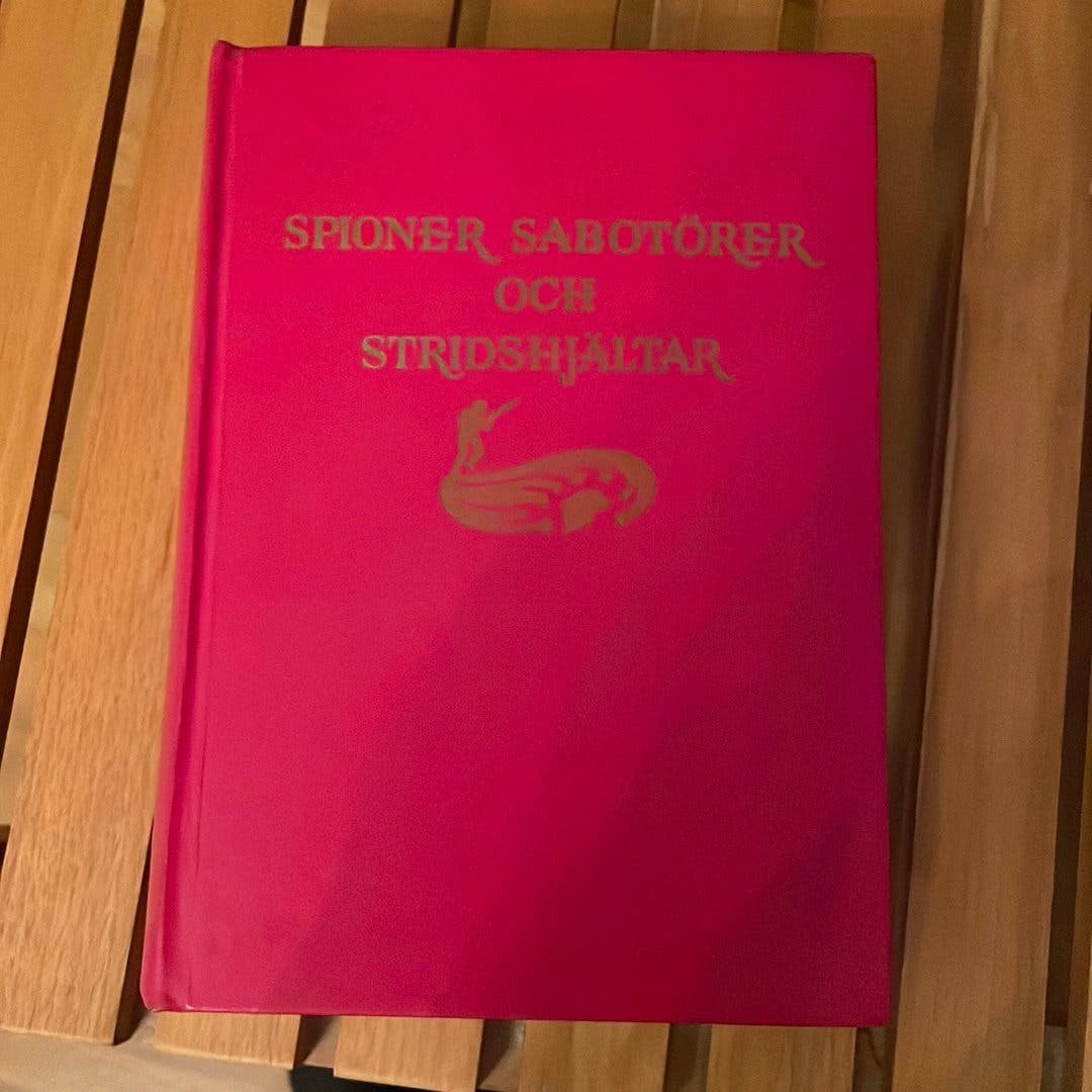 Se produkter som liknar Boken Spioner Sabotörer Och S.. på Tradera ...